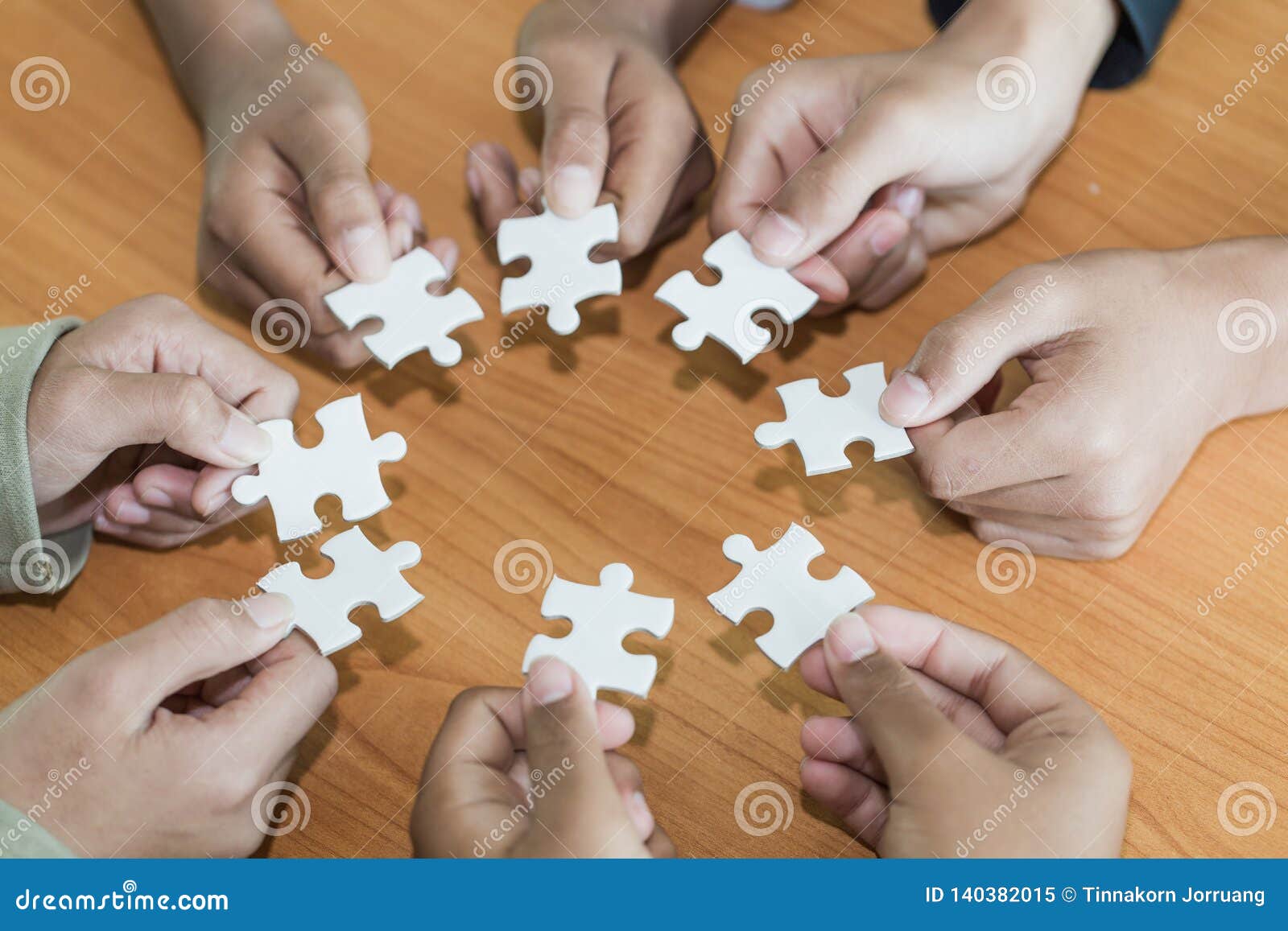 People Helping in Assembling Puzzle, Cooperation in Decision Making ...