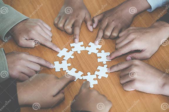 People Helping in Assembling Puzzle, Cooperation in Decision Making ...