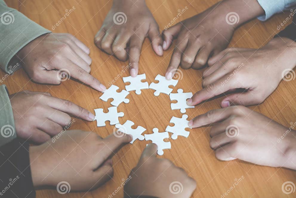People Helping in Assembling Puzzle, Cooperation in Decision Making ...