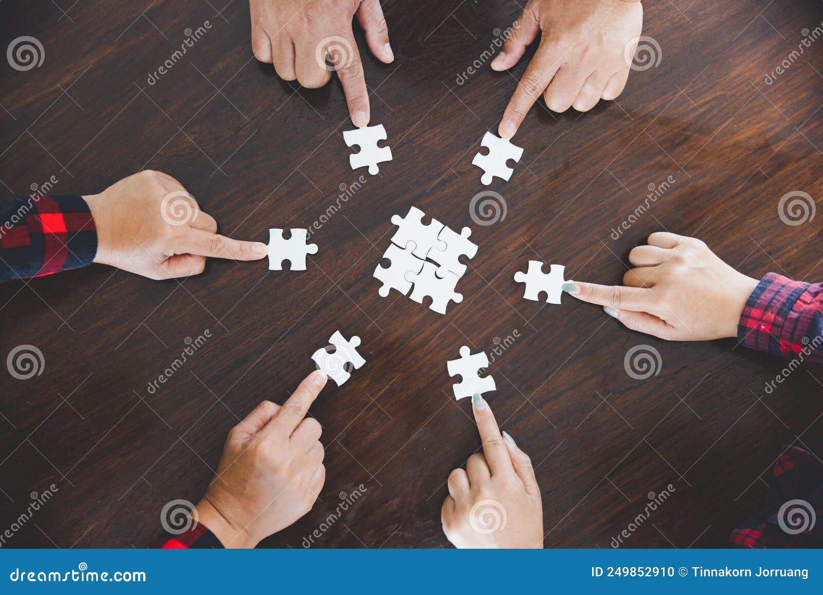 People Helping in Assembling Puzzle, Cooperation in Decision Making ...