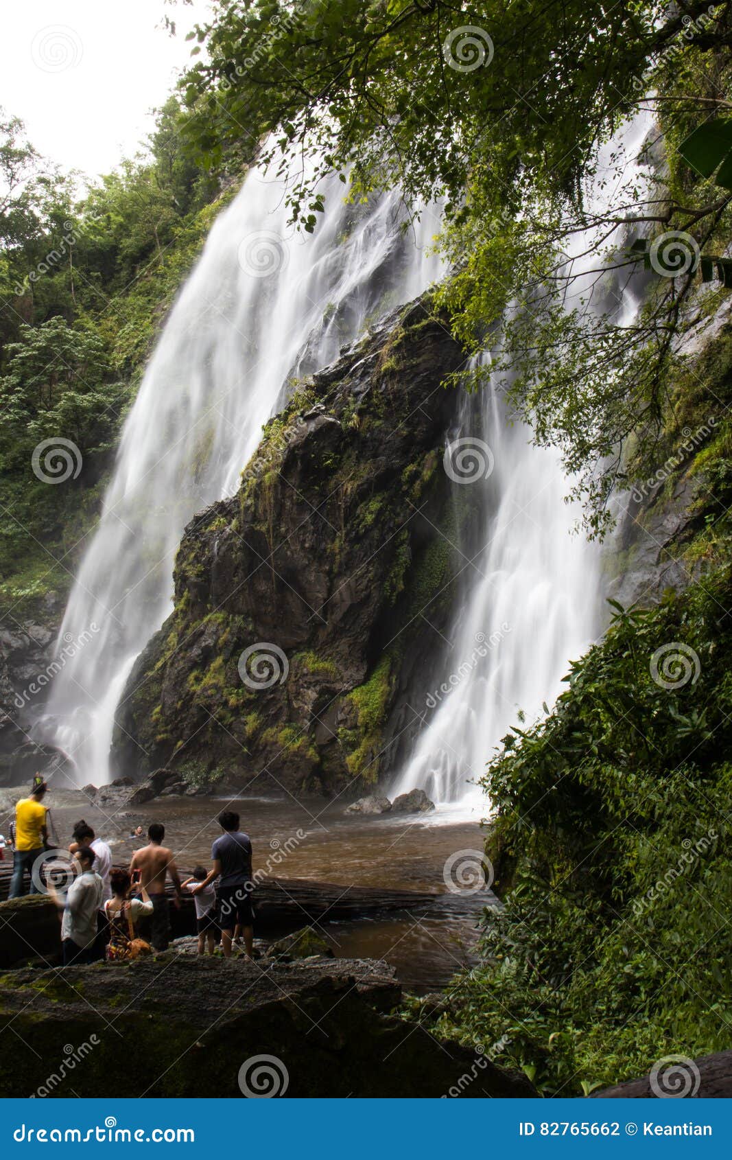 People with High Waterfall. Editorial Photography - Image of island ...