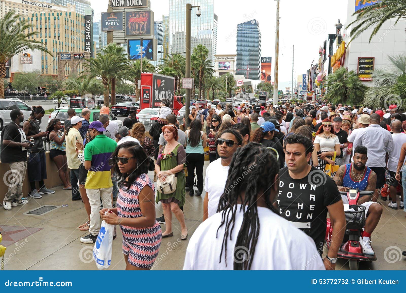People on Las Vegas Boulevard Editorial Photography - Image of vegas ...