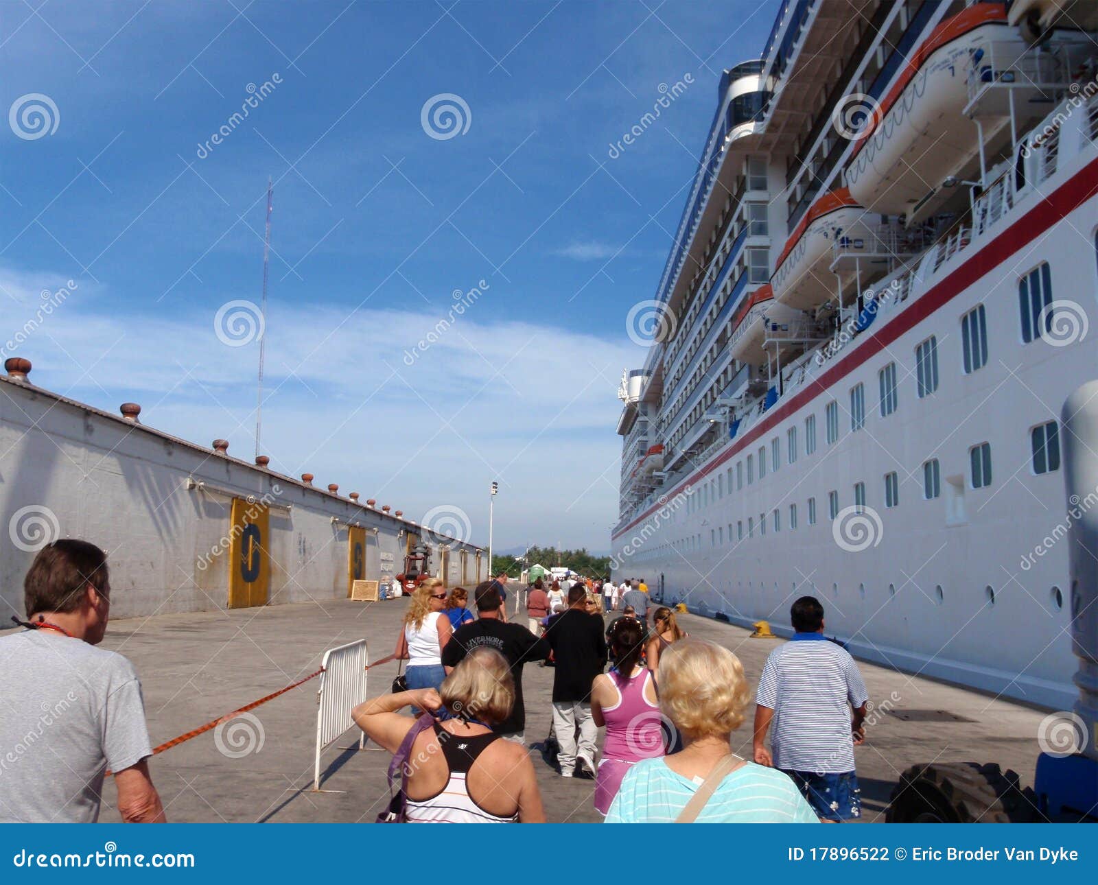People Lining Up To Board Cruiseship Editorial Photography - Image of ...