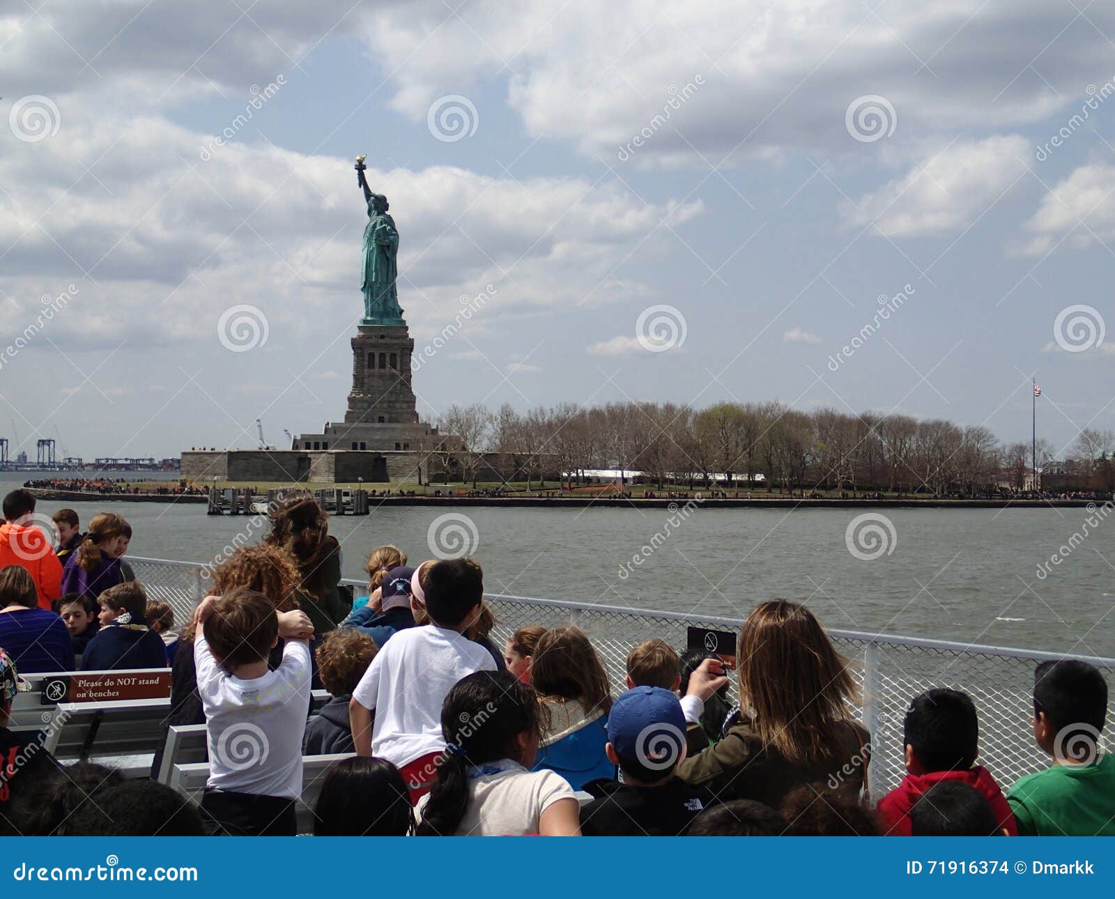 People Looking at the Statue of Liberty Editorial Stock Image - Image ...