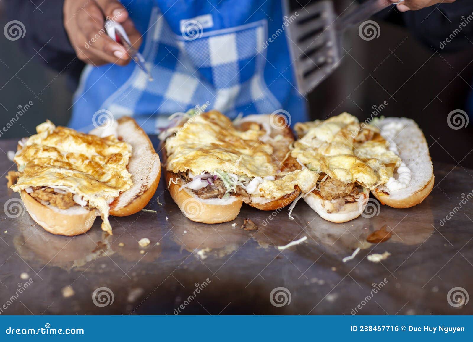 People Making Bread with Fried Egg in Pakistan. Stock Photo - Image of ...