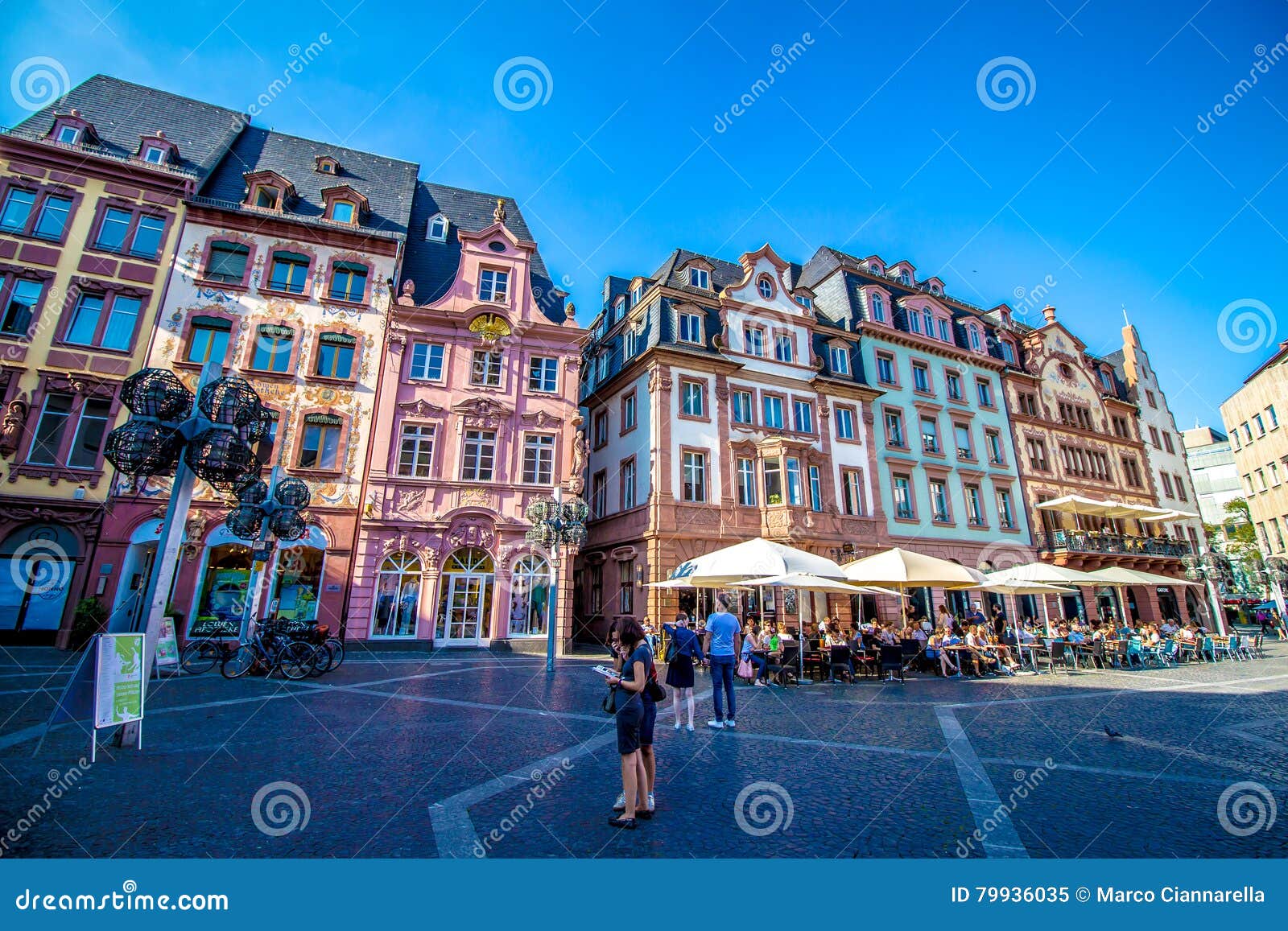 People in Market Square, in the Old Town of Mainz, Germany Editorial ...