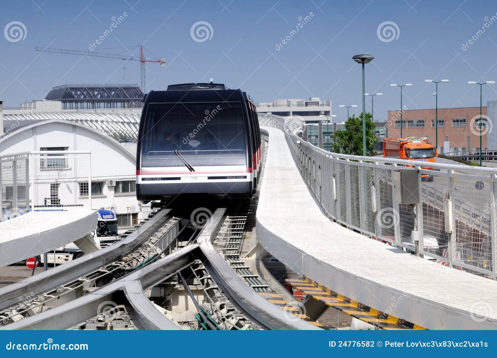 People mover in Venice editorial photography. Image of roma - 24776582