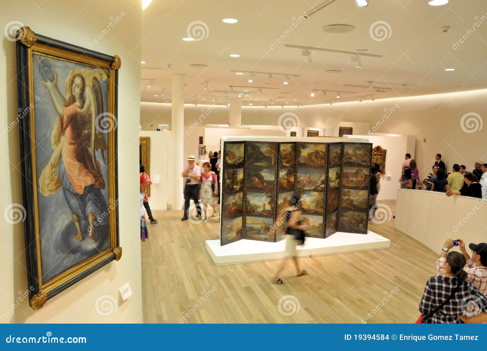 People in Museum editorial stock image. Image of painting - 19394584