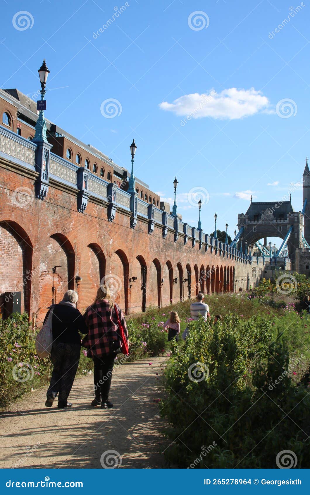 People on Path Superbloom Tower of London Moat Editorial Stock Image ...