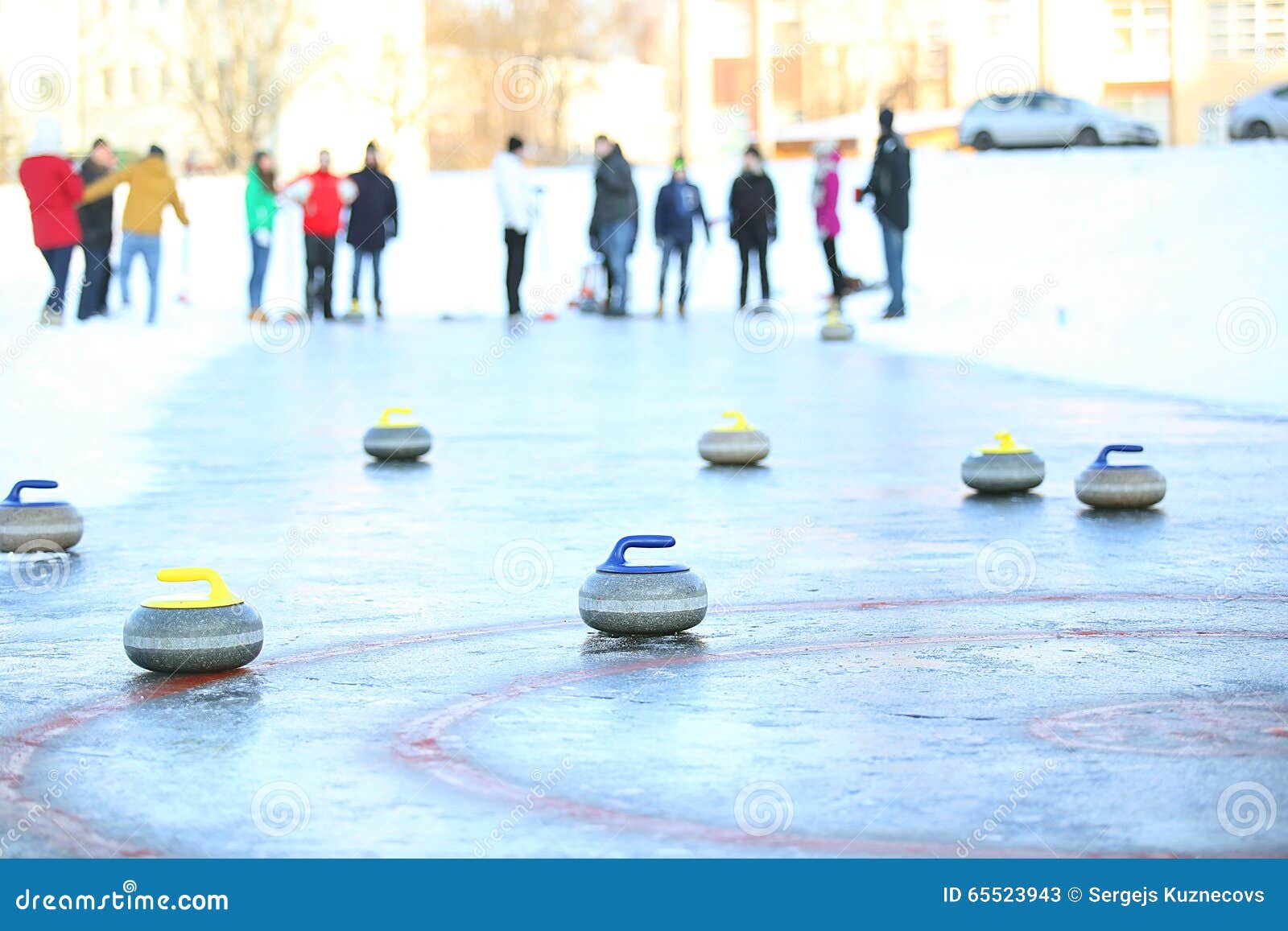 People playing in curling stock image. Image of frost - 65523943