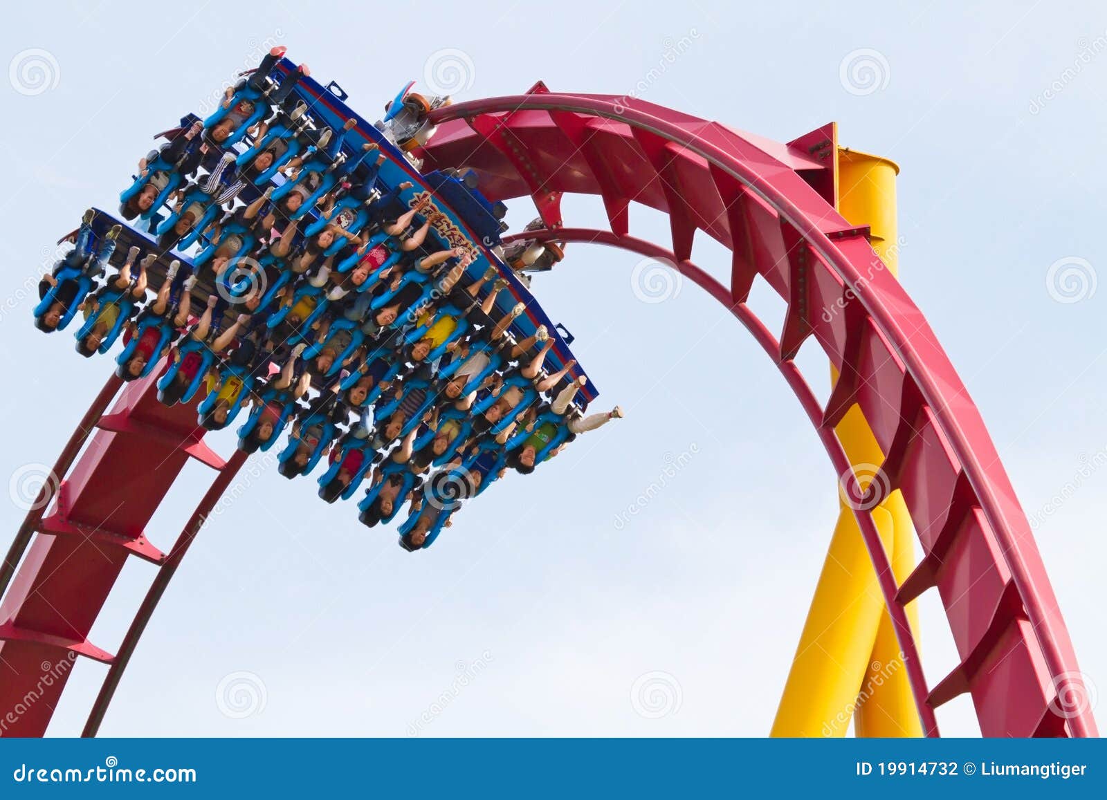 People Playing Roller Coaster Editorial Photography - Image of panyu ...