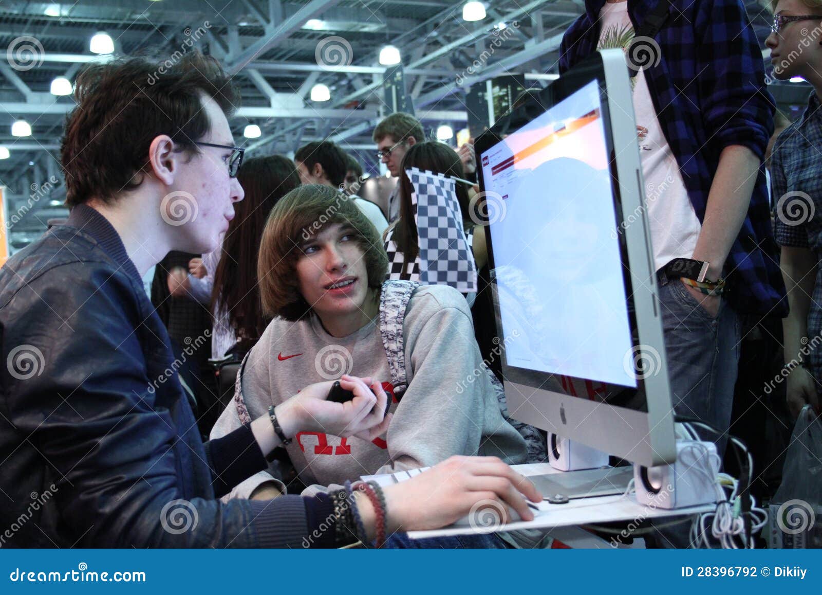 People playing video games editorial photography. Image of monitor ...