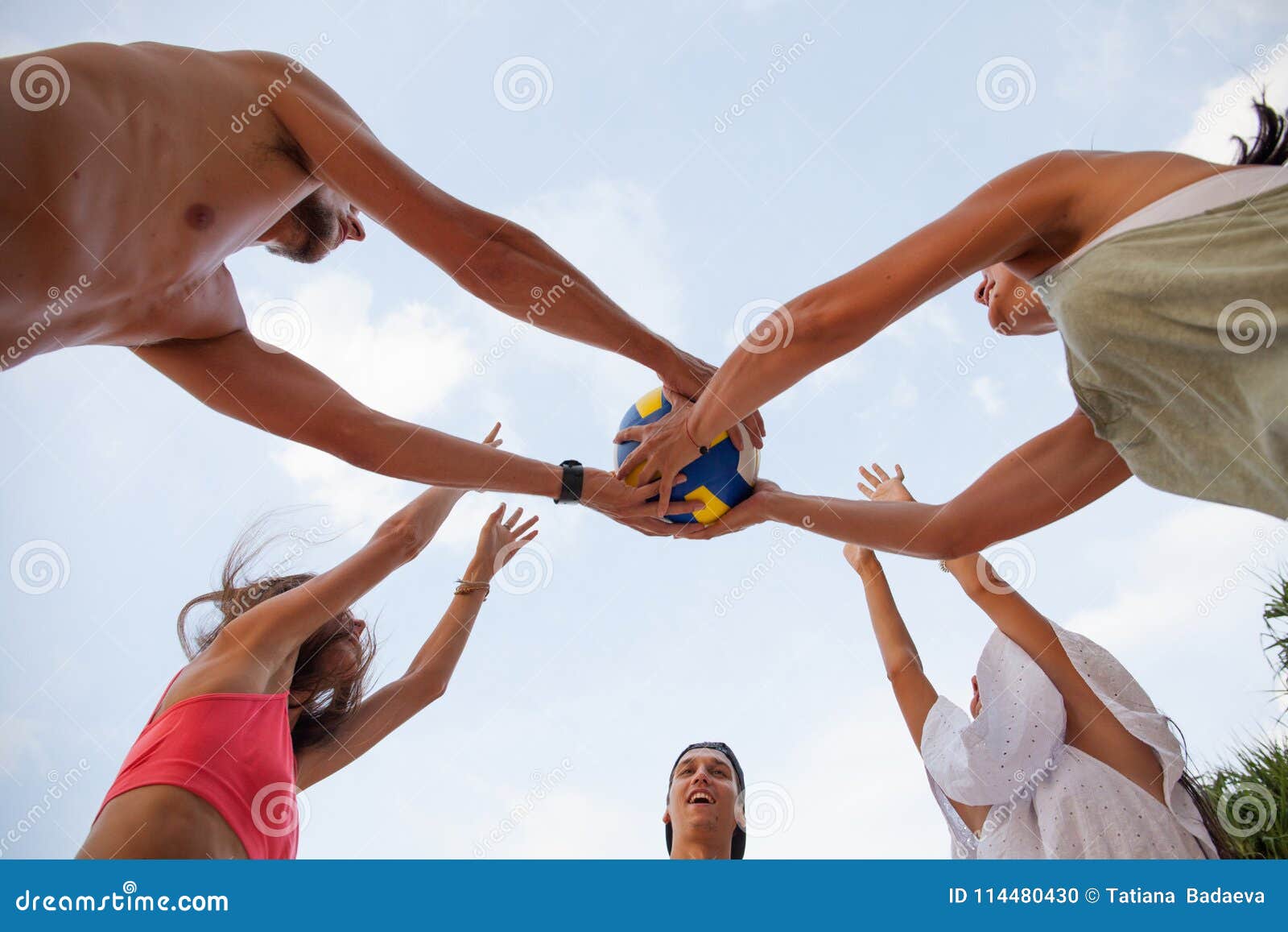 People playing volleyball stock photo. Image of friendship - 114480430