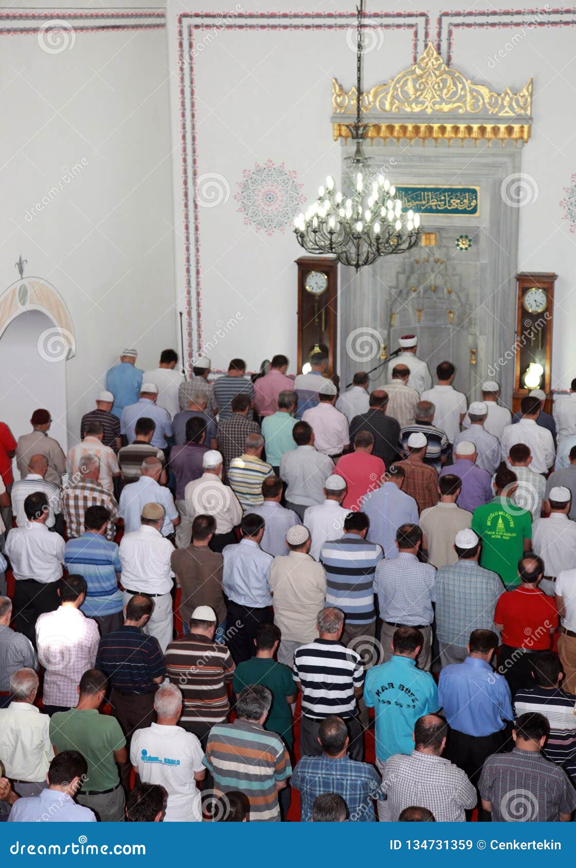 People praying at Mosque editorial stock image. Image of group - 134731359