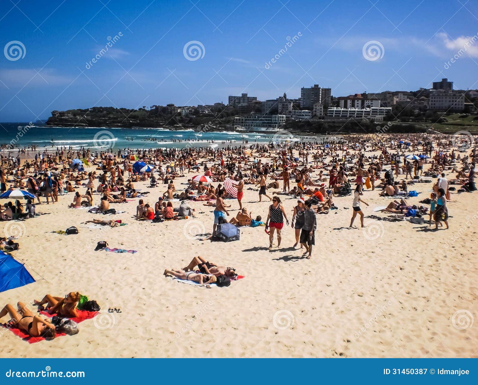People Relaxing at Bondi Beach Editorial Photography - Image of fishing ...