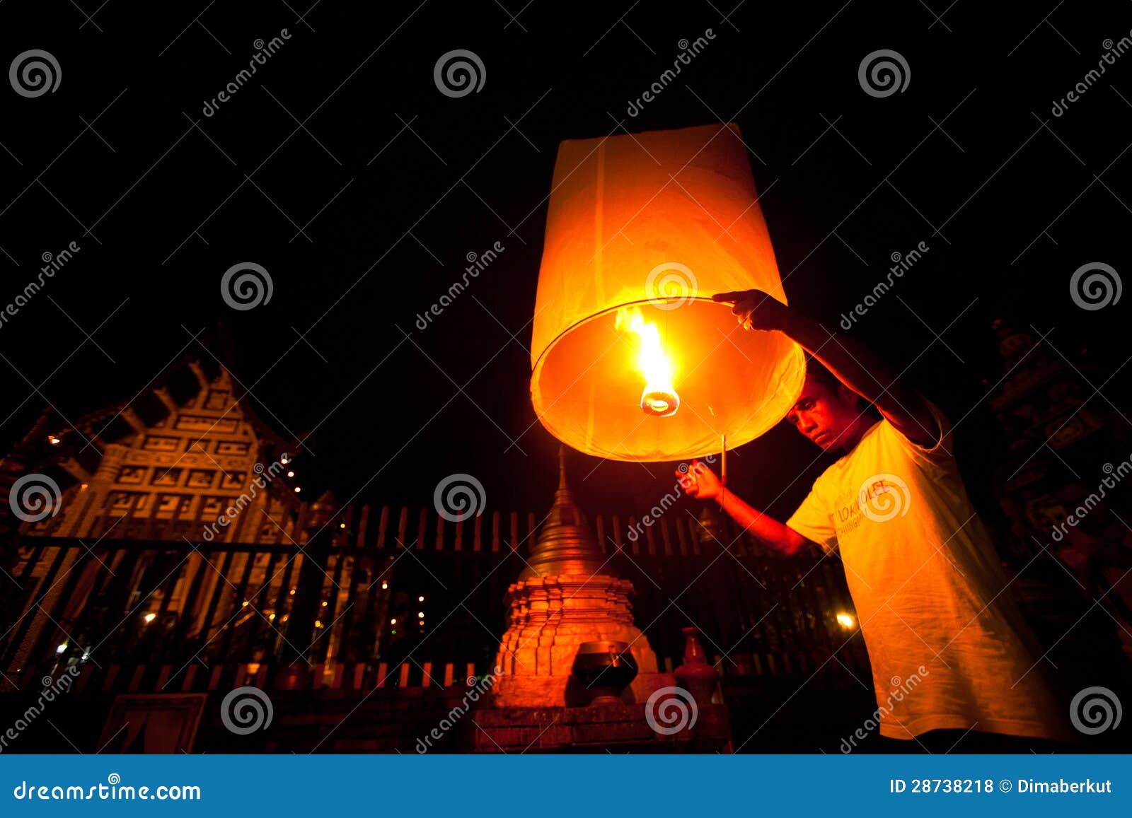 People Release Sky Lanterns during the New Year Celebrations Editorial ...