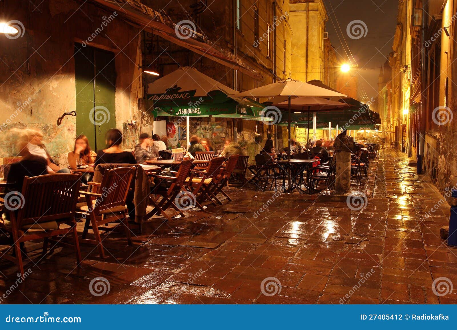People Rest in the Outdoor Bar at Night Editorial Photography - Image ...