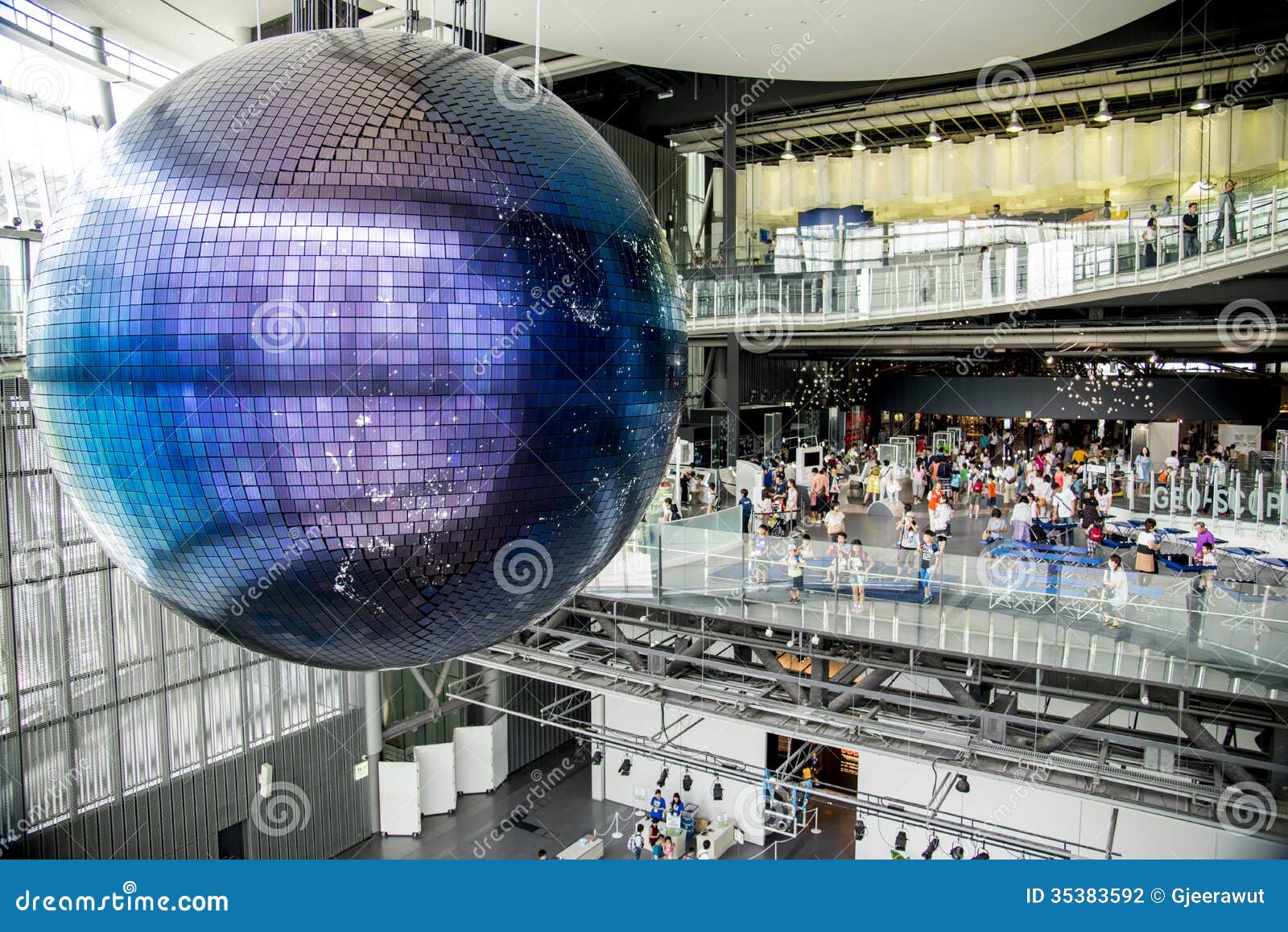 People See the Graphic Globe in Science Museum Editorial Photography ...