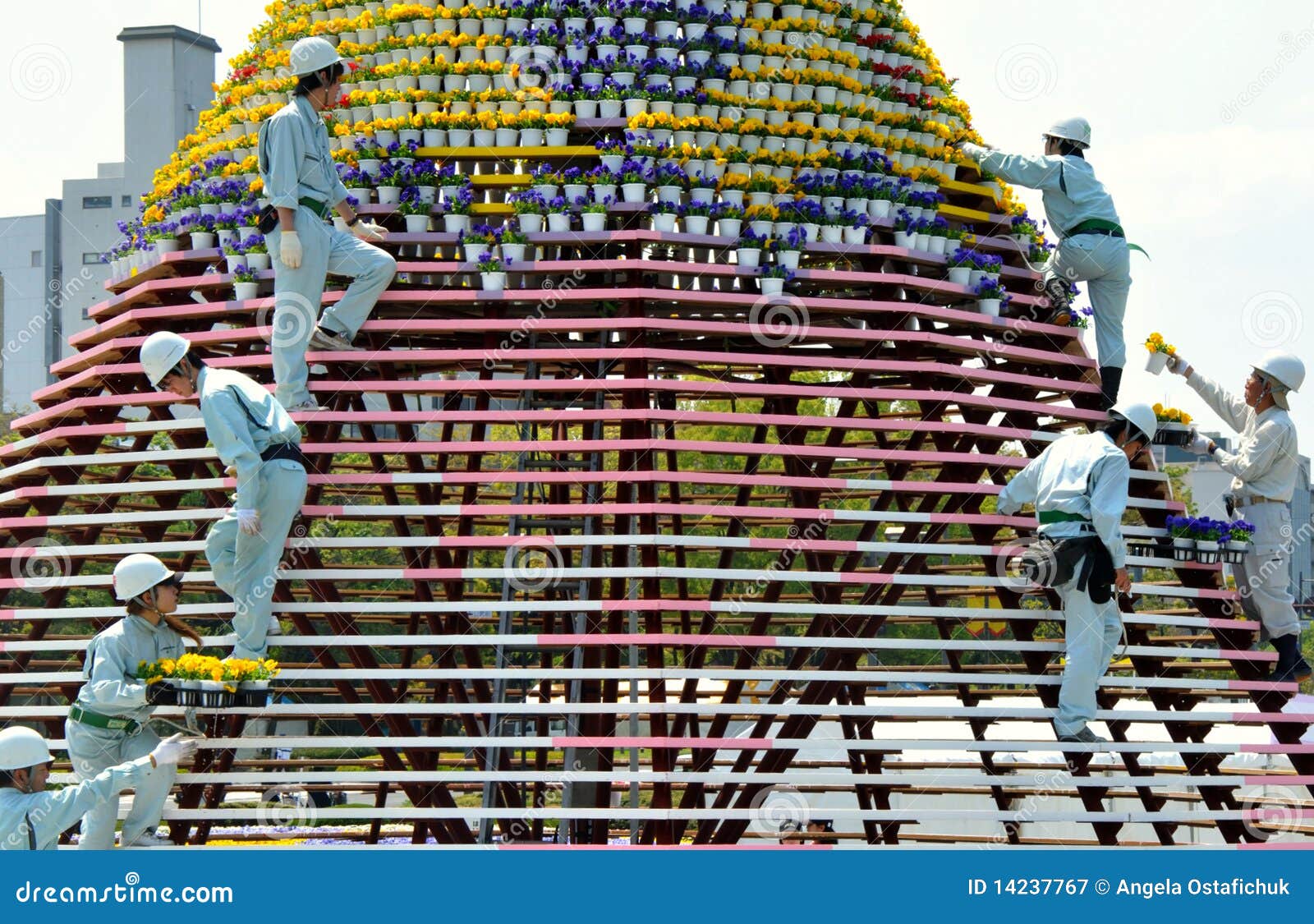 People Setting Up for Hiroshima Flower Festival Editorial Photography ...