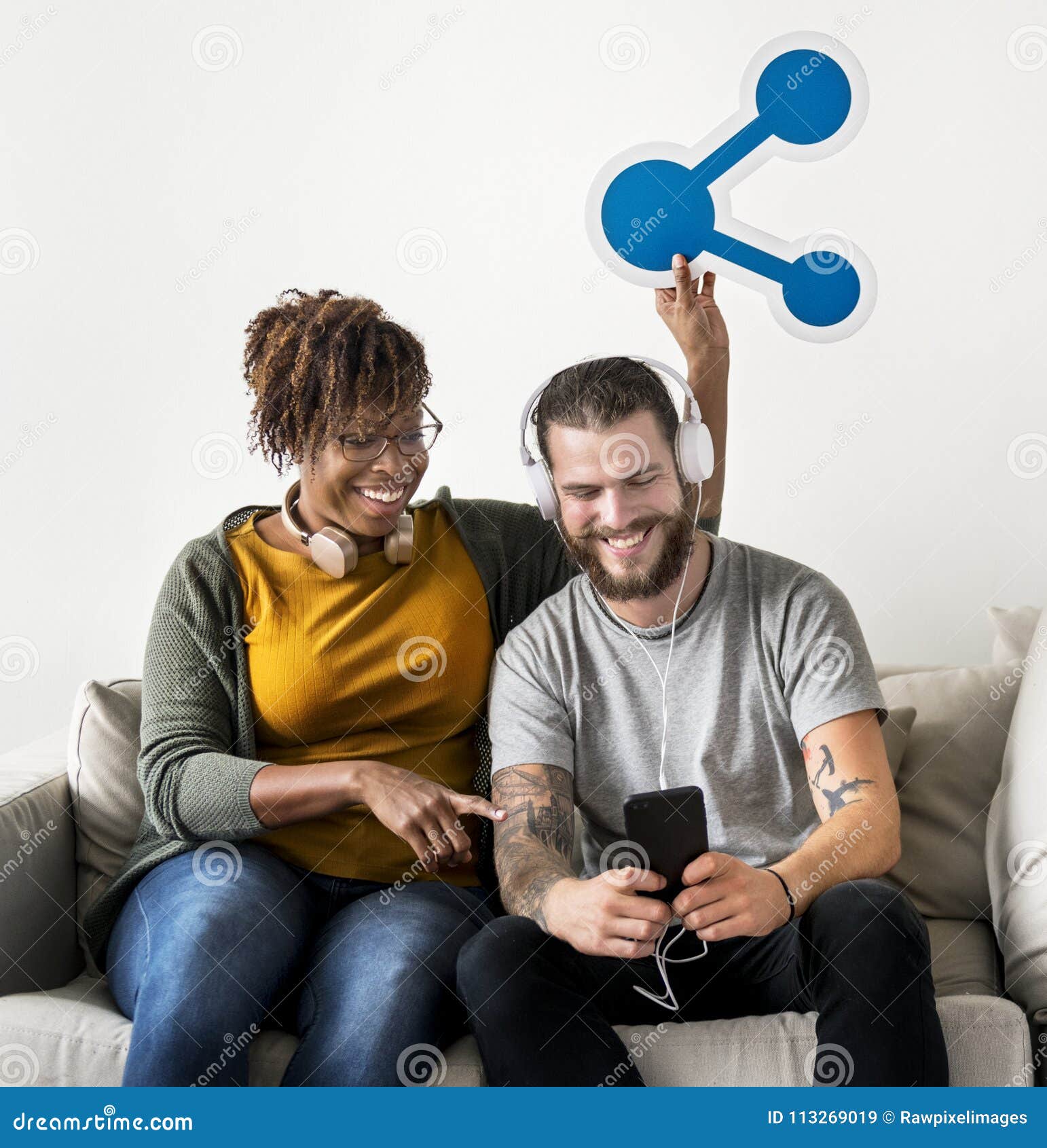 People with a share icon stock image. Image of online - 113269019