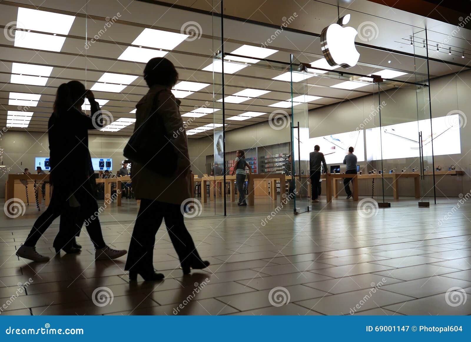 People Shopping Inside Apple Store Editorial Photography - Image of ...