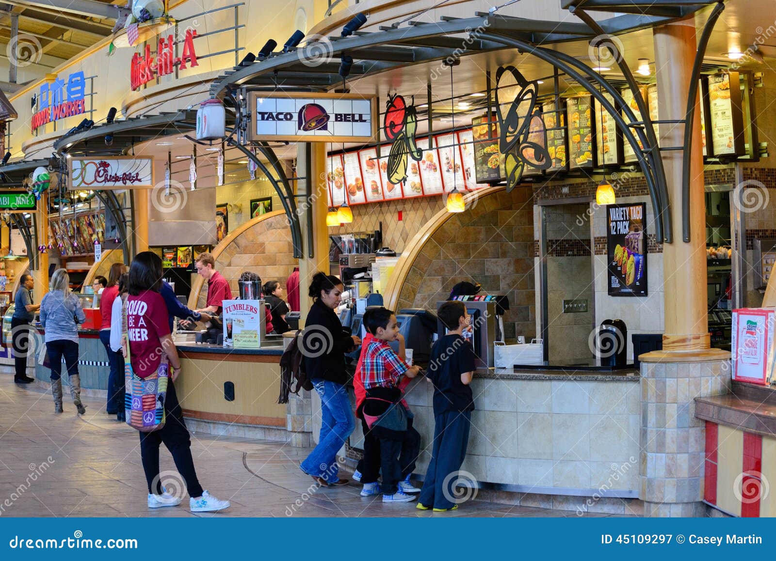 People at a shopping mall editorial photography. Image of park - 45109297