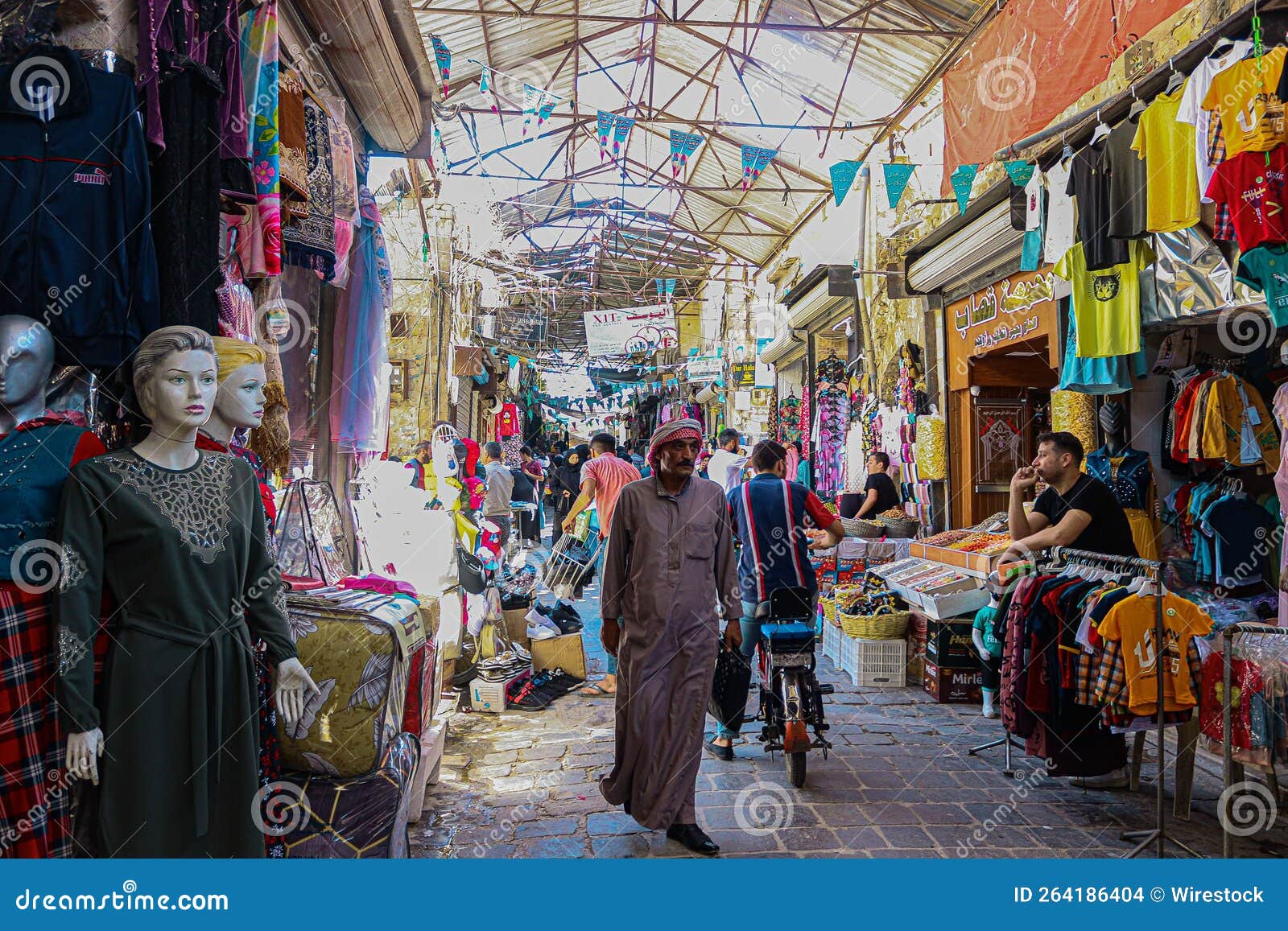 People Shopping in the Old Aleppo Souks Editorial Stock Image - Image ...