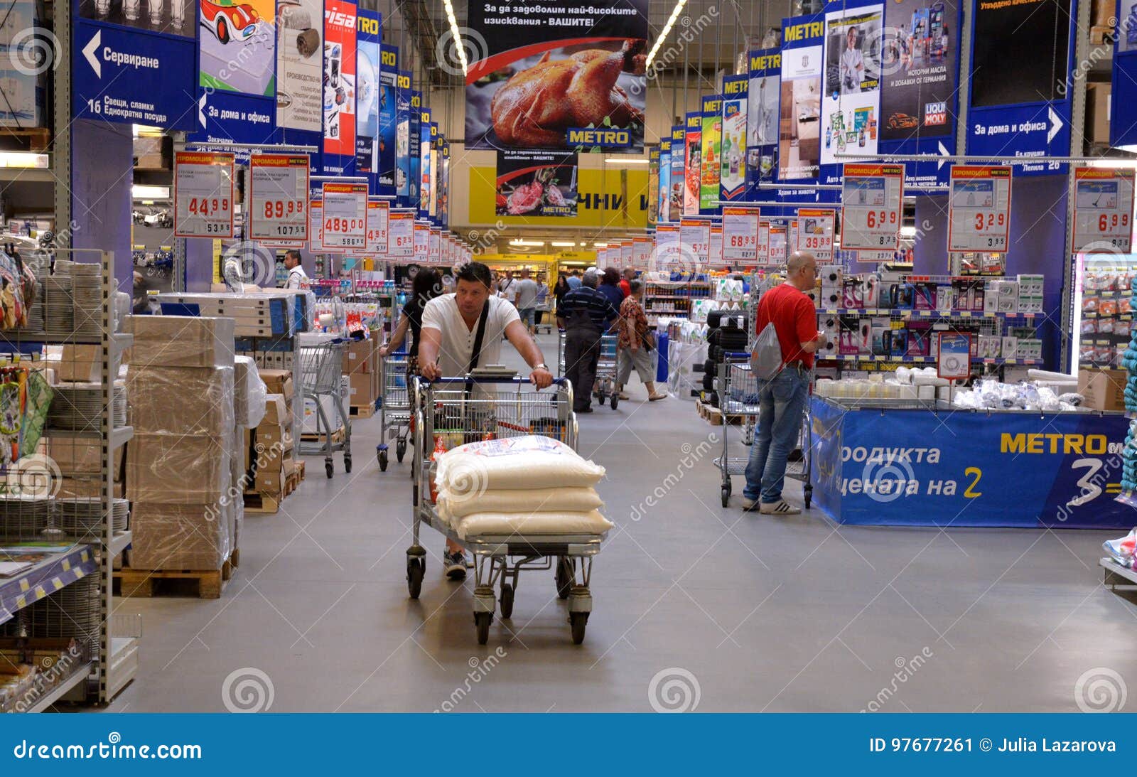 People Shopping in Supermarket Editorial Photo - Image of casual ...
