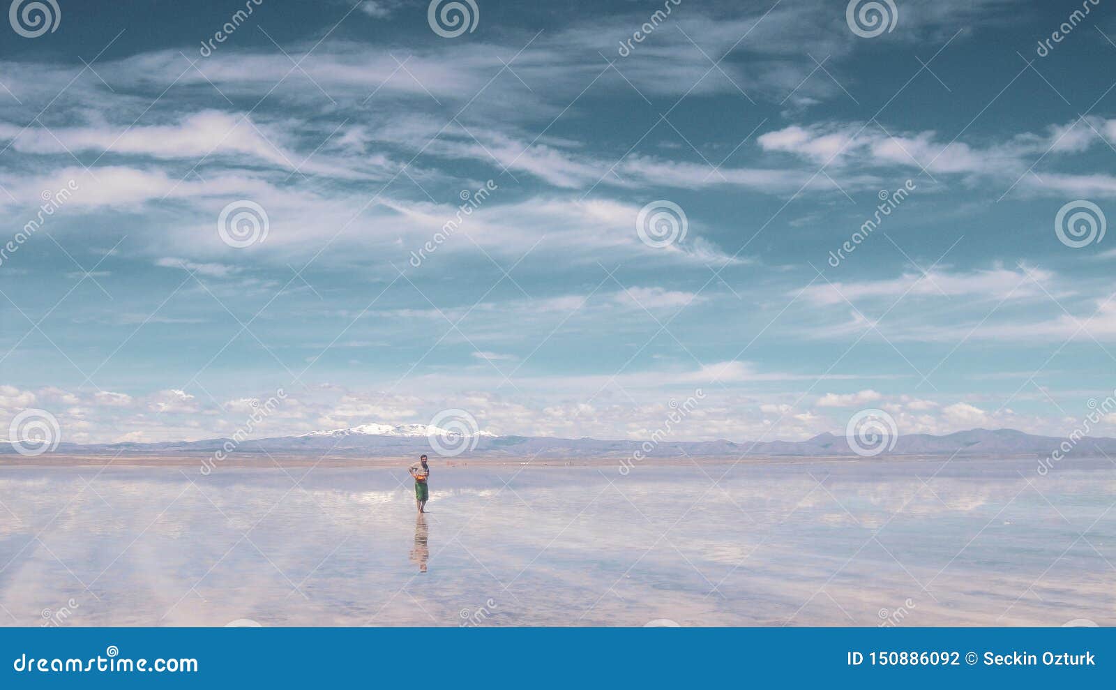 People Silhouette in the Salar De Uyuni Editorial Photography - Image ...