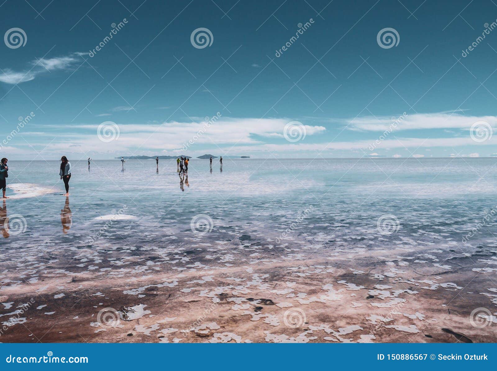 People Silhouette in the Salar De Uyuni Editorial Photography - Image ...