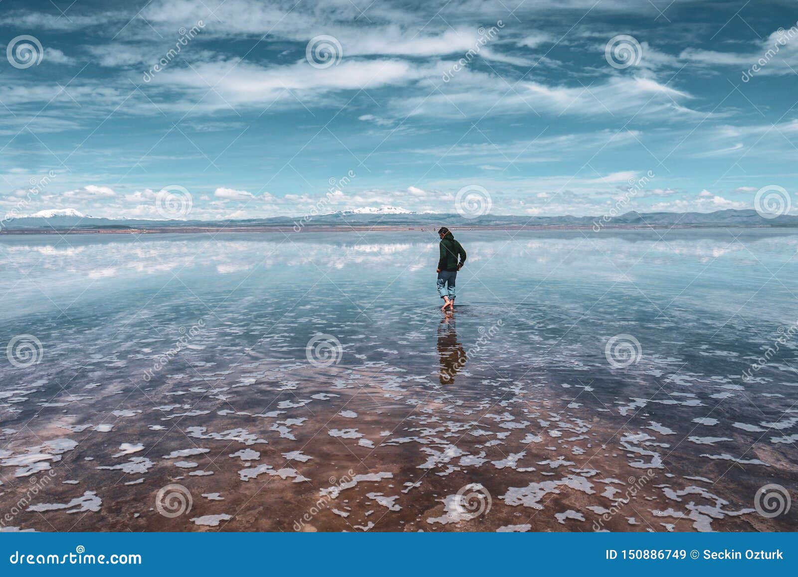 People Silhouette in the Salar De Uyuni Editorial Stock Image - Image ...