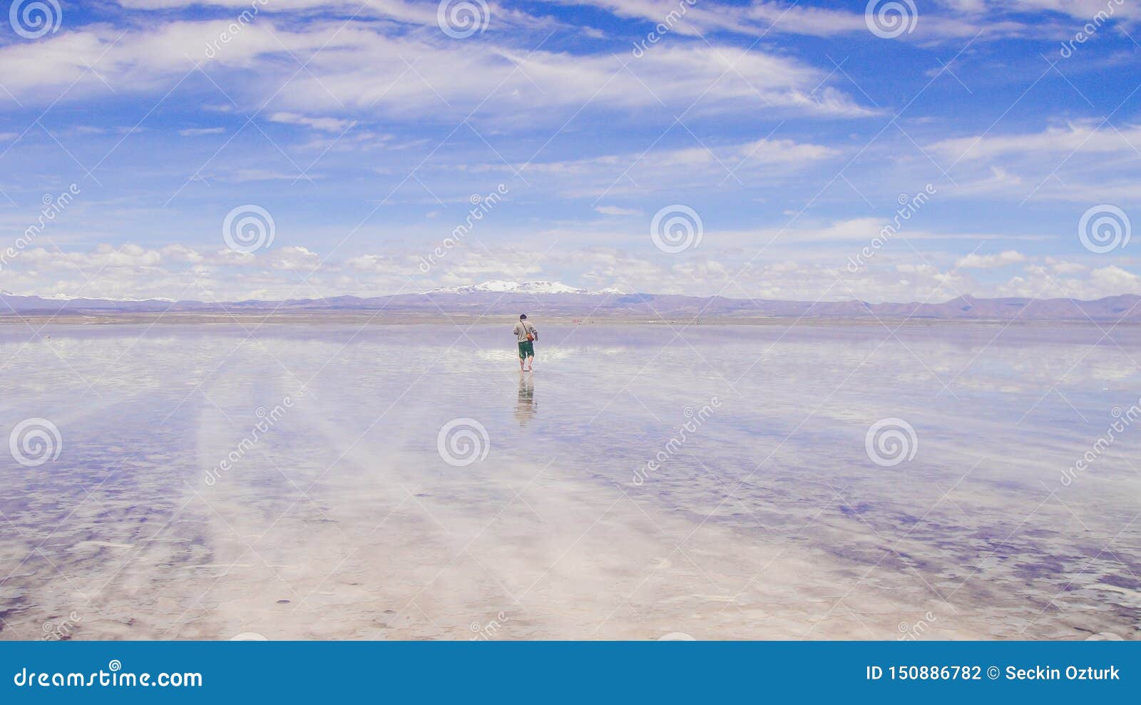 People Silhouette in the Salar De Uyuni Editorial Photography - Image ...