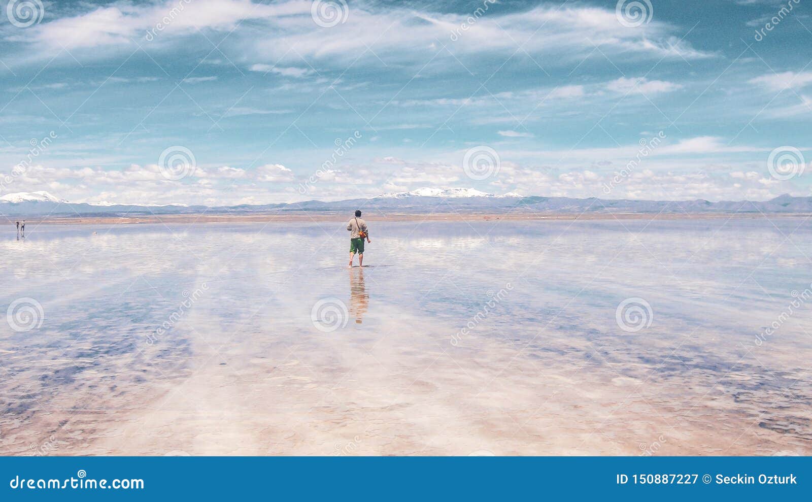 People Silhouette in the Salar De Uyuni Editorial Photography - Image ...