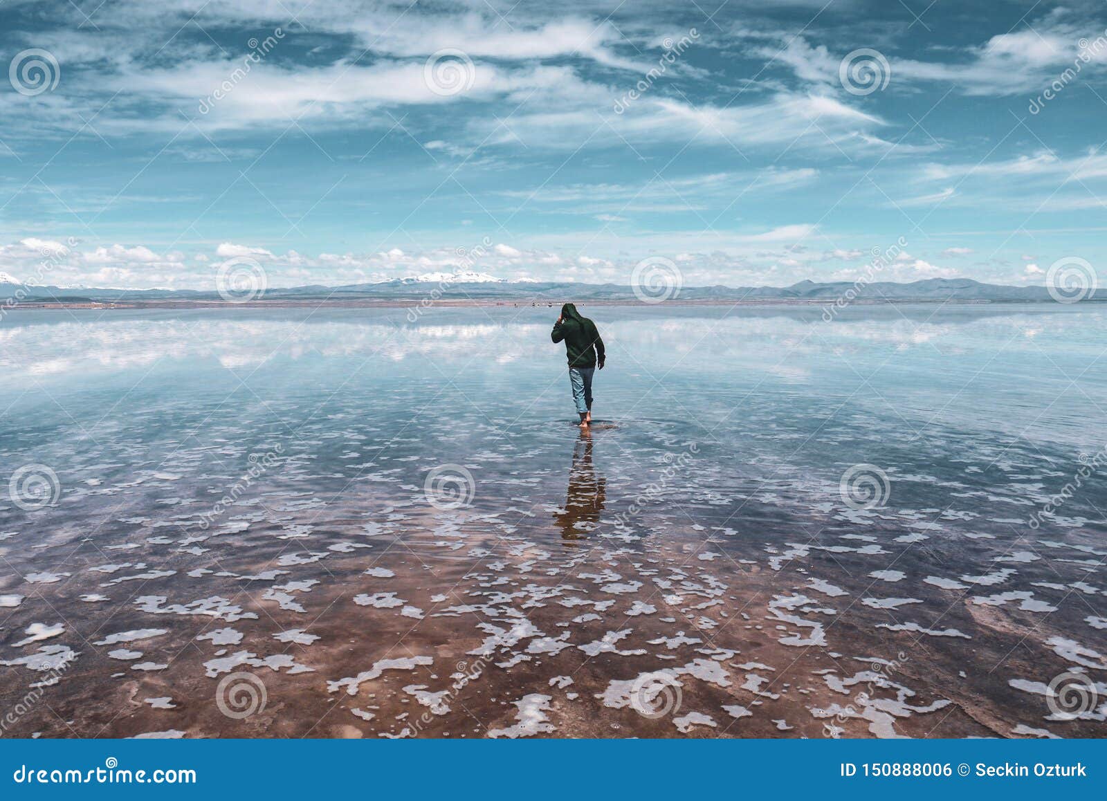 People Silhouette in the Salar De Uyuni Editorial Photo - Image of flat ...