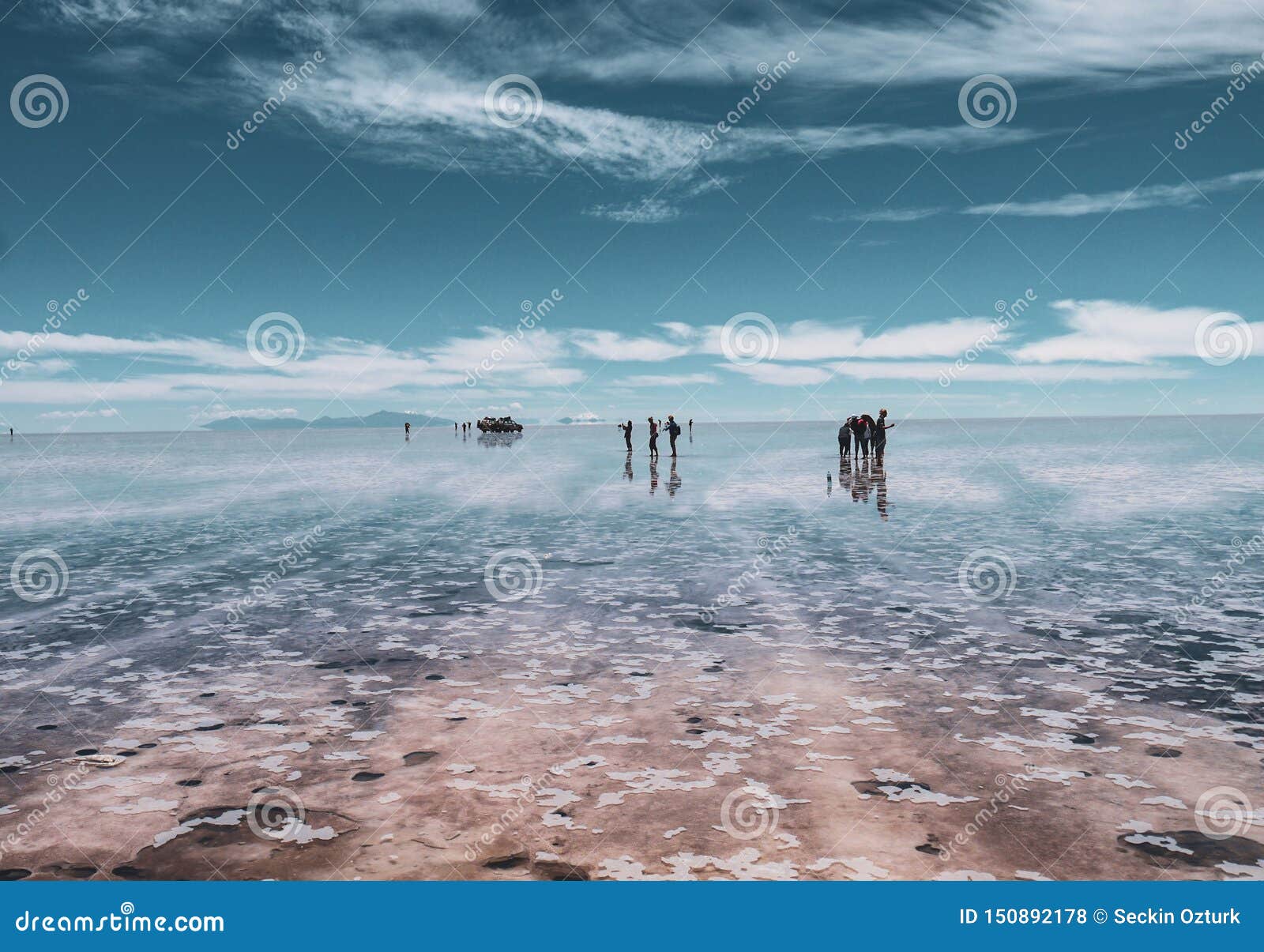 People Silhouette in the Salar De Uyuni Editorial Stock Photo - Image ...