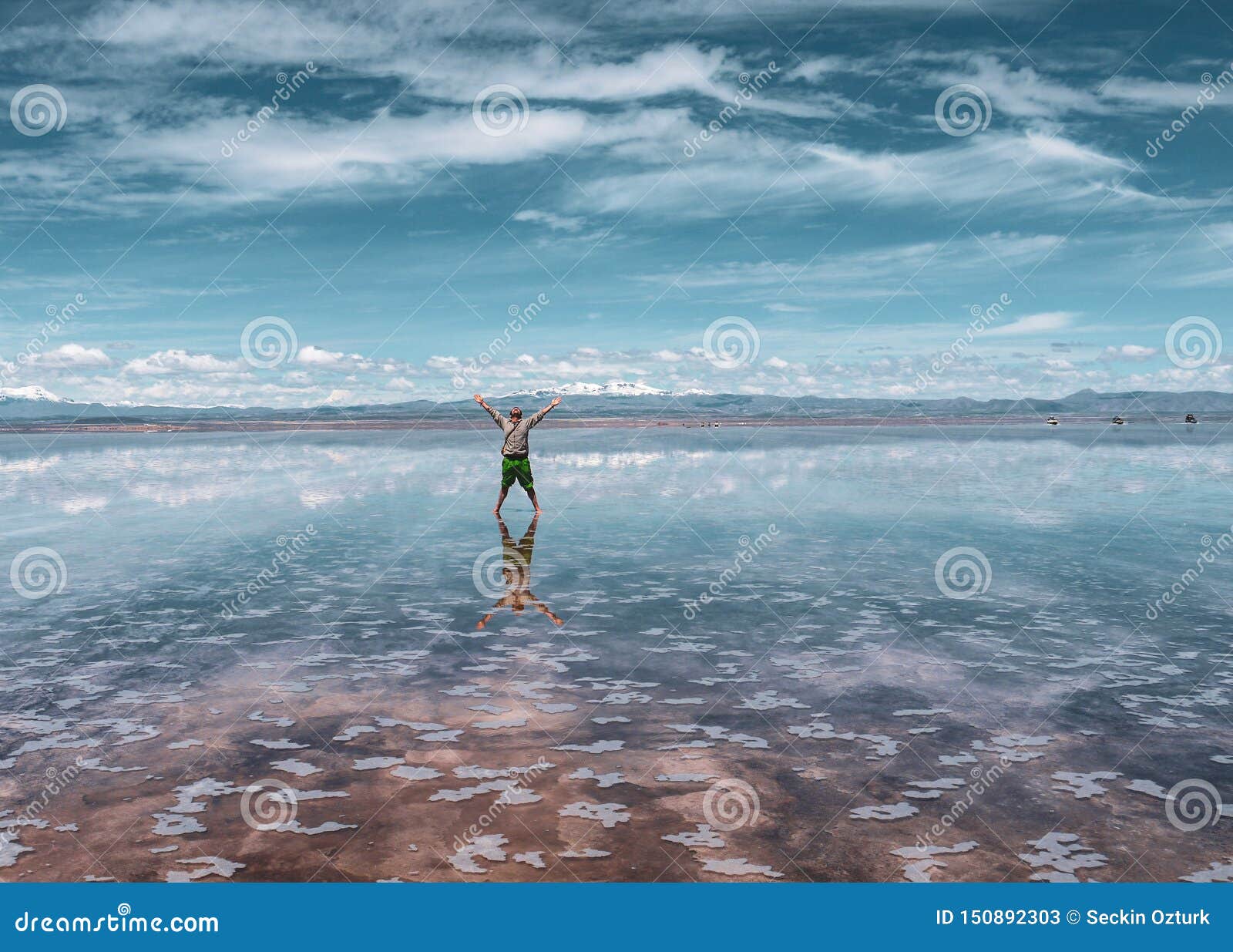 People Silhouette in the Salar De Uyuni Editorial Stock Photo - Image ...