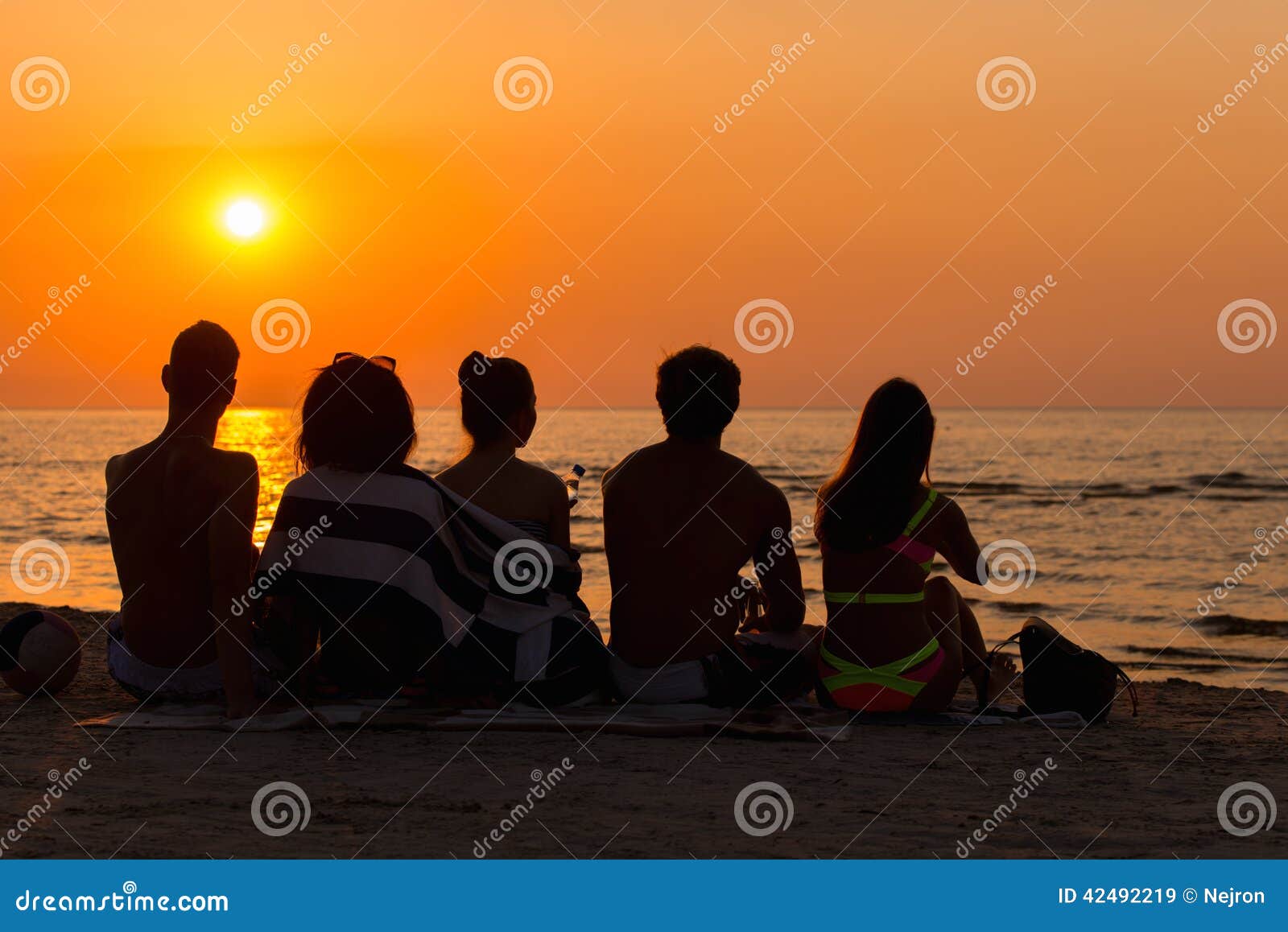 3,558 People Sitting Beach Looking Sunset Photos - Free & Royalty-Free ...