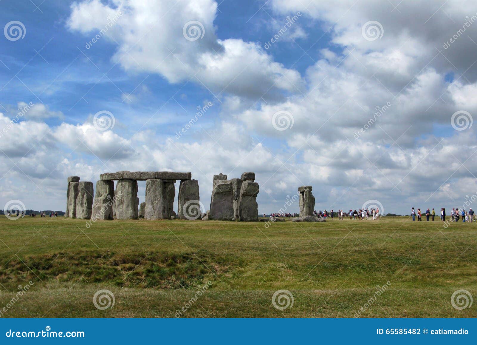 People at Stonehenge editorial photography. Image of people - 65585482
