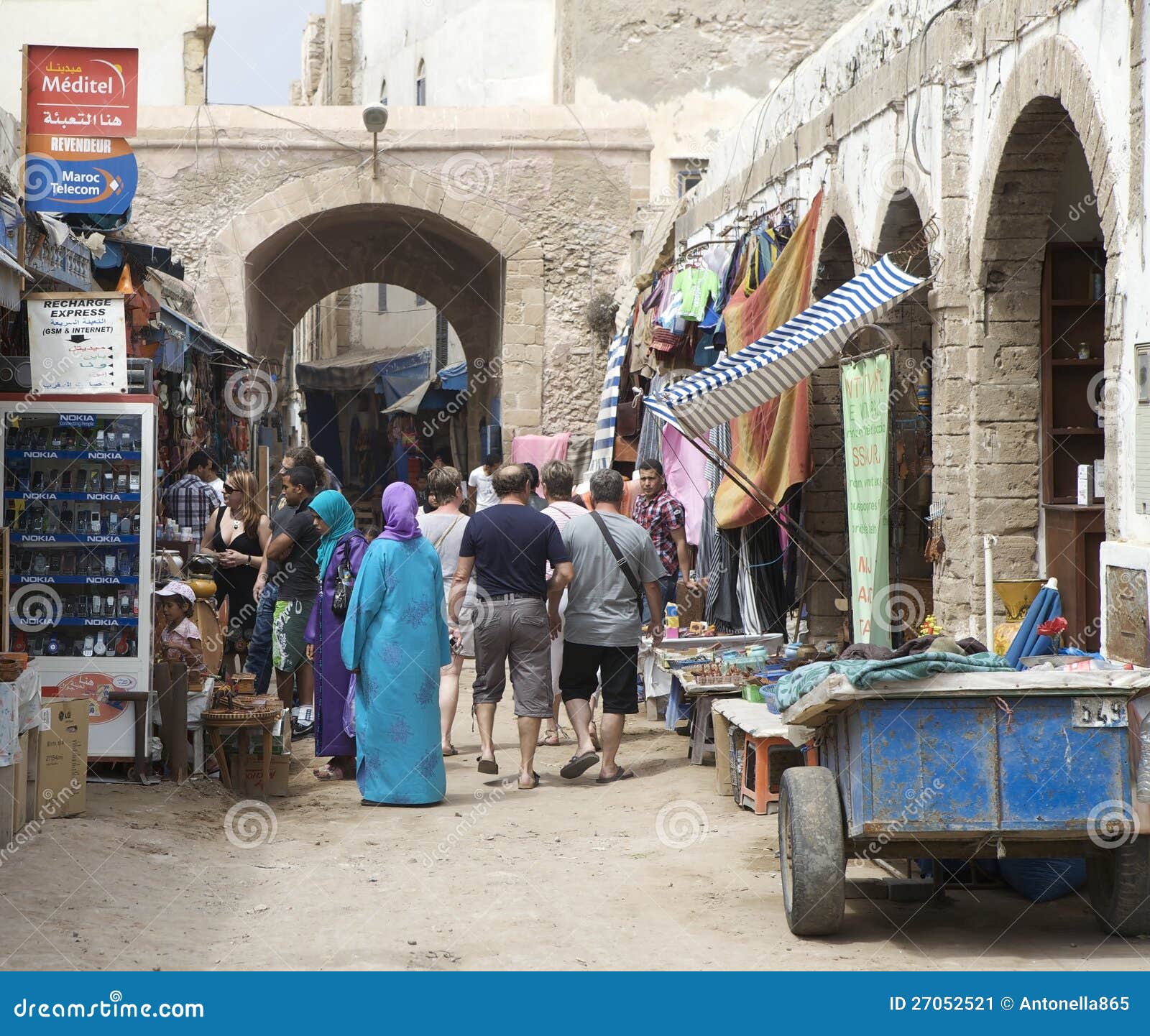 People and street vendor editorial photo. Image of muslim - 27052521