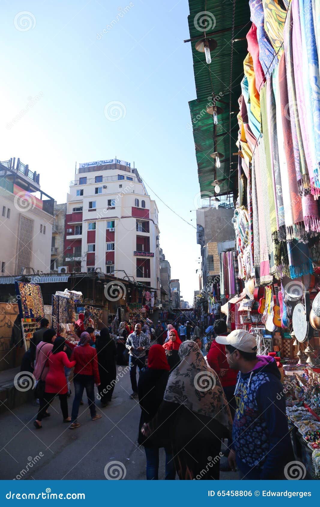 People Stroll at Fatimid Cairo Editorial Photo - Image of islamic ...