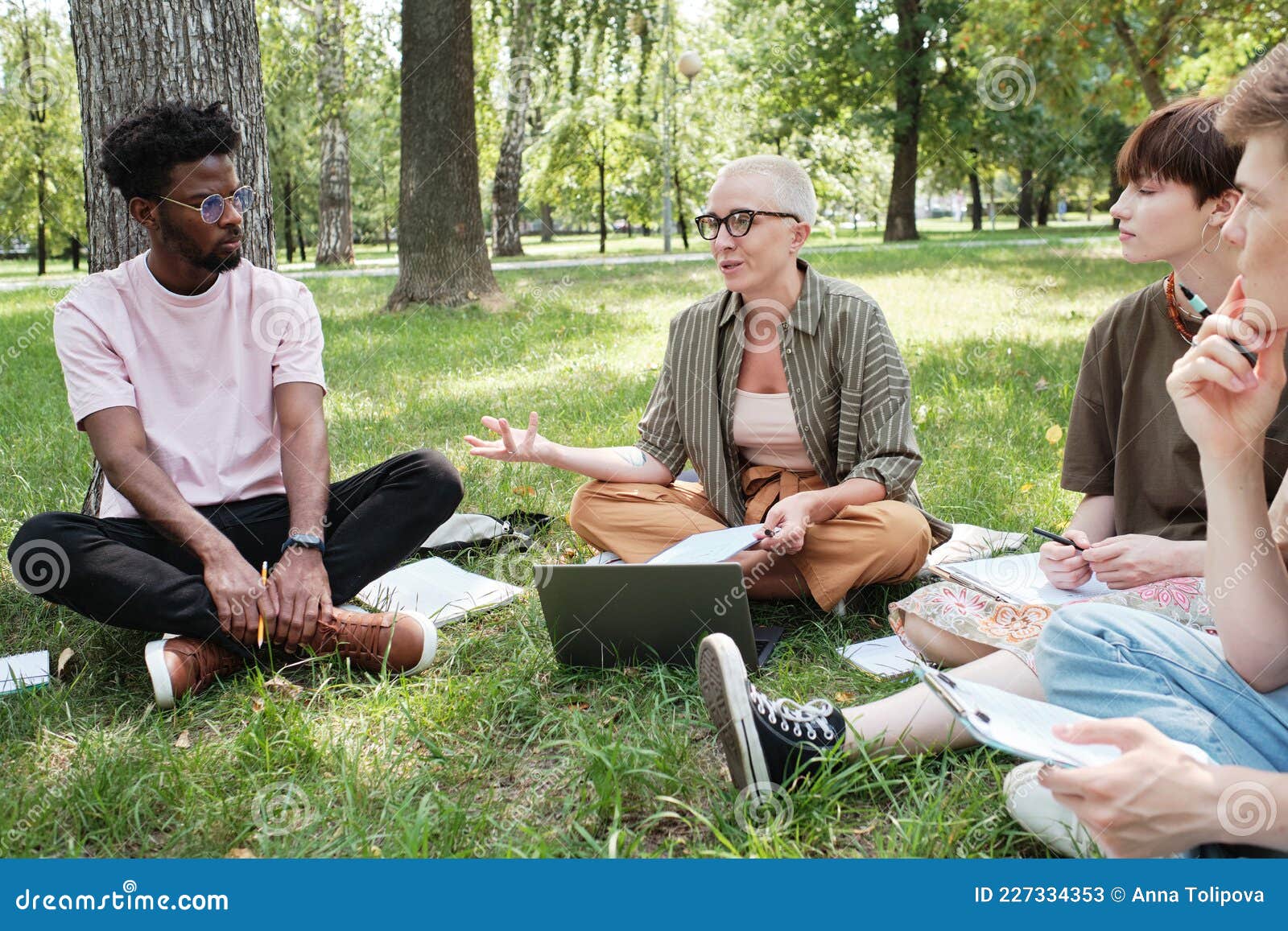 People studying outdoors stock image. Image of friendship - 227334353
