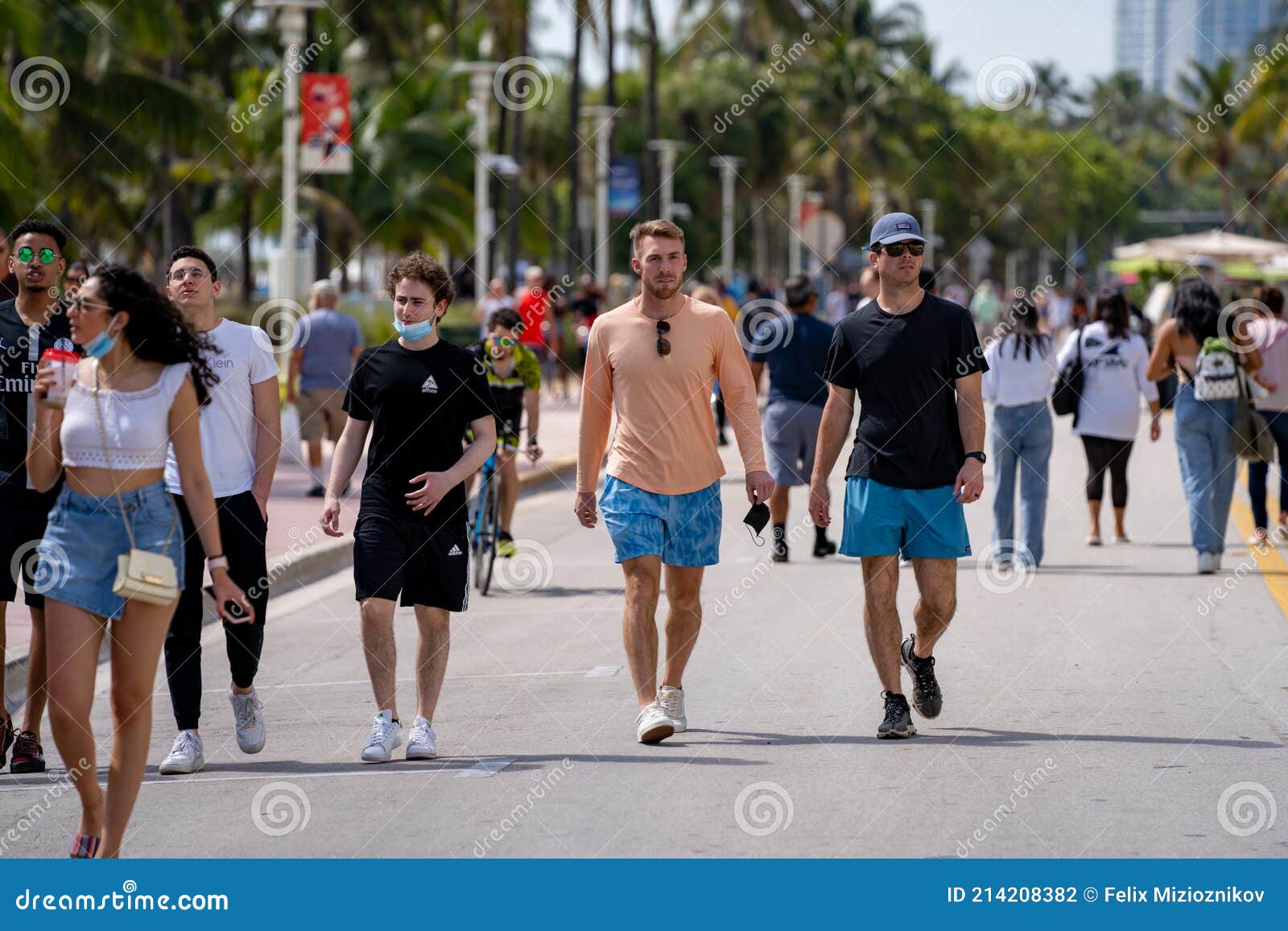 People Swarming Miami Beach Spring Break 2021 Editorial Photography ...