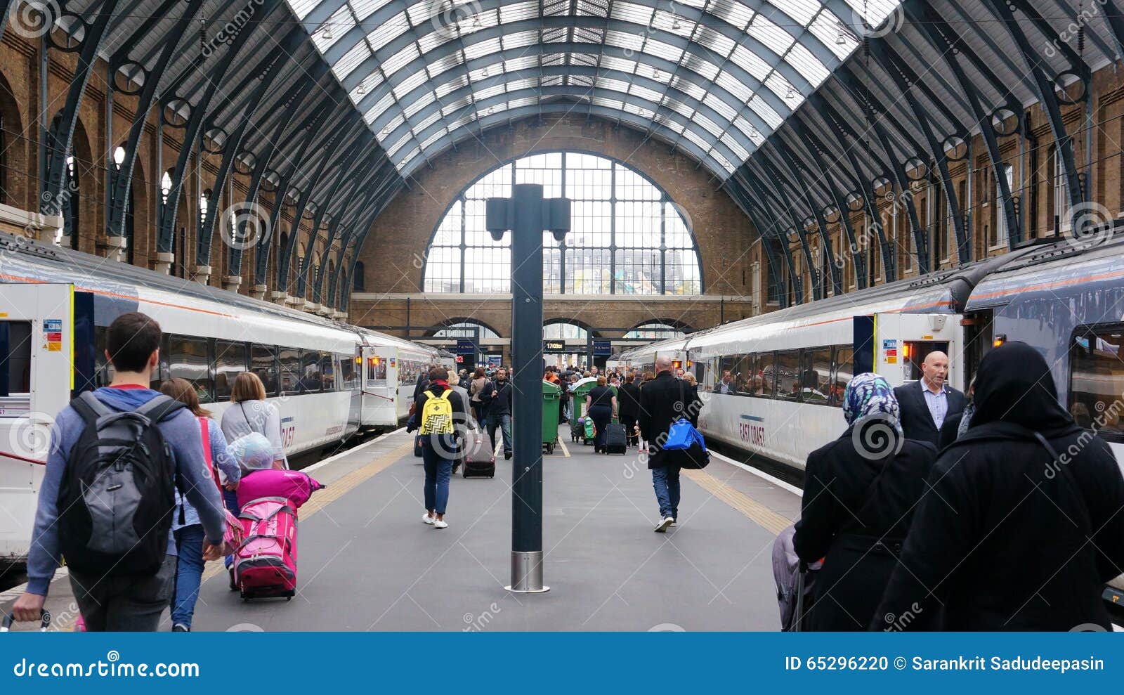 People traveling editorial image. Image of rush, holiday - 65296220