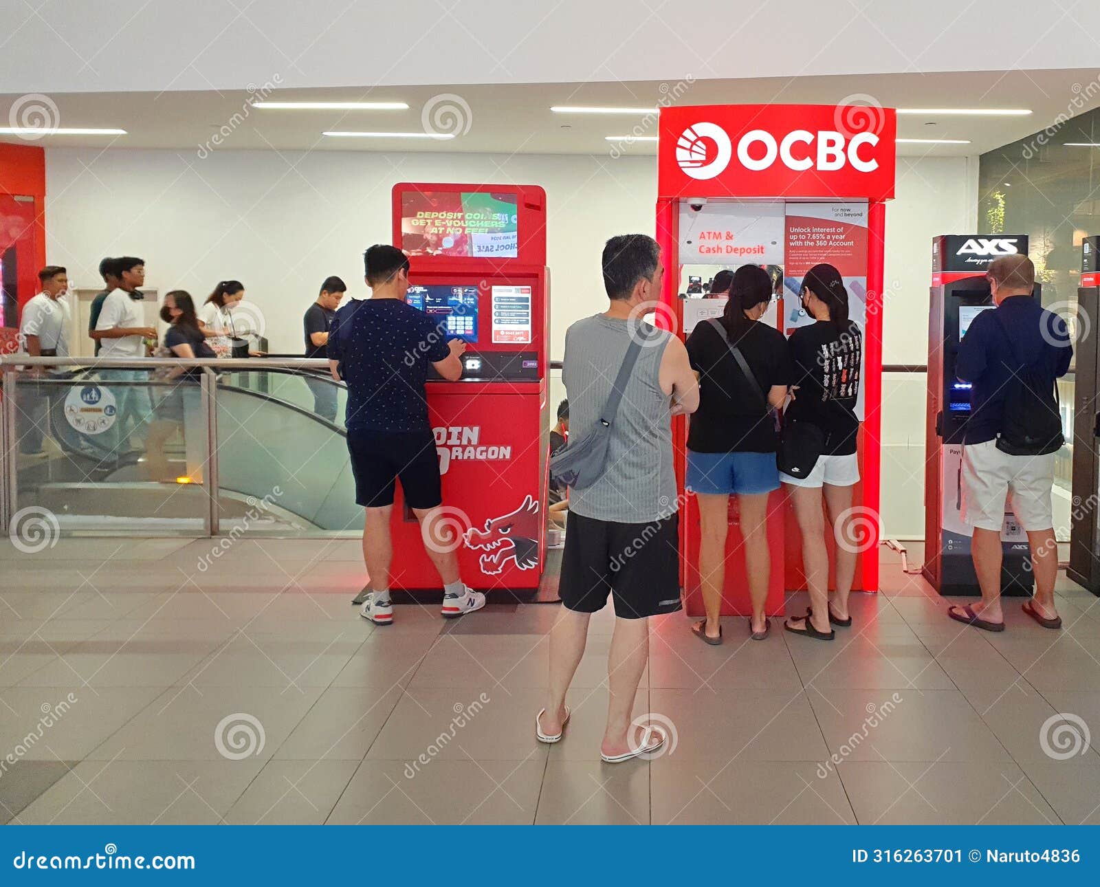 Singapore : People Using ATM Editorial Photo - Image of money, branch ...