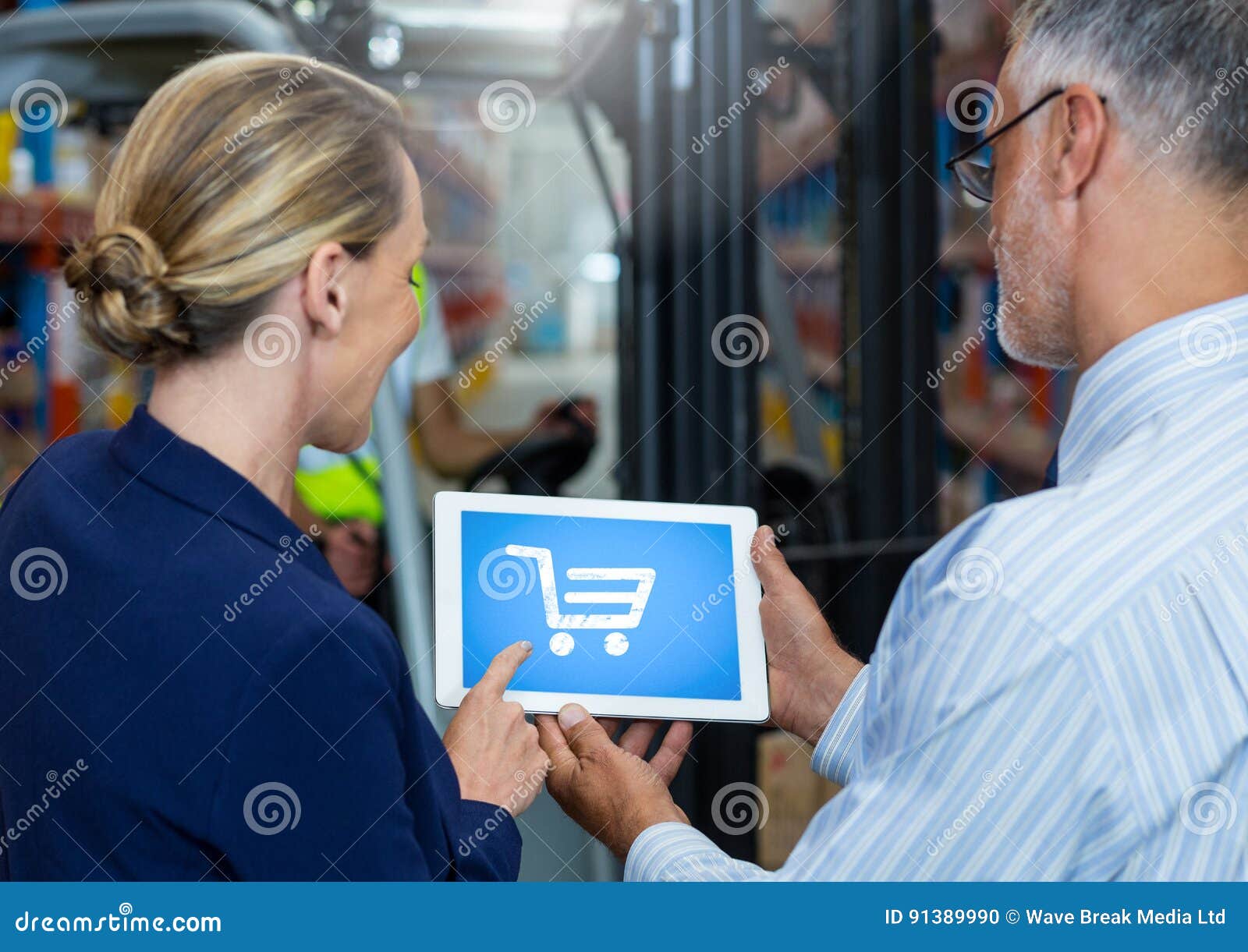 People Tablet Icon Stock Illustrations – 26,724 People Tablet Icon ...