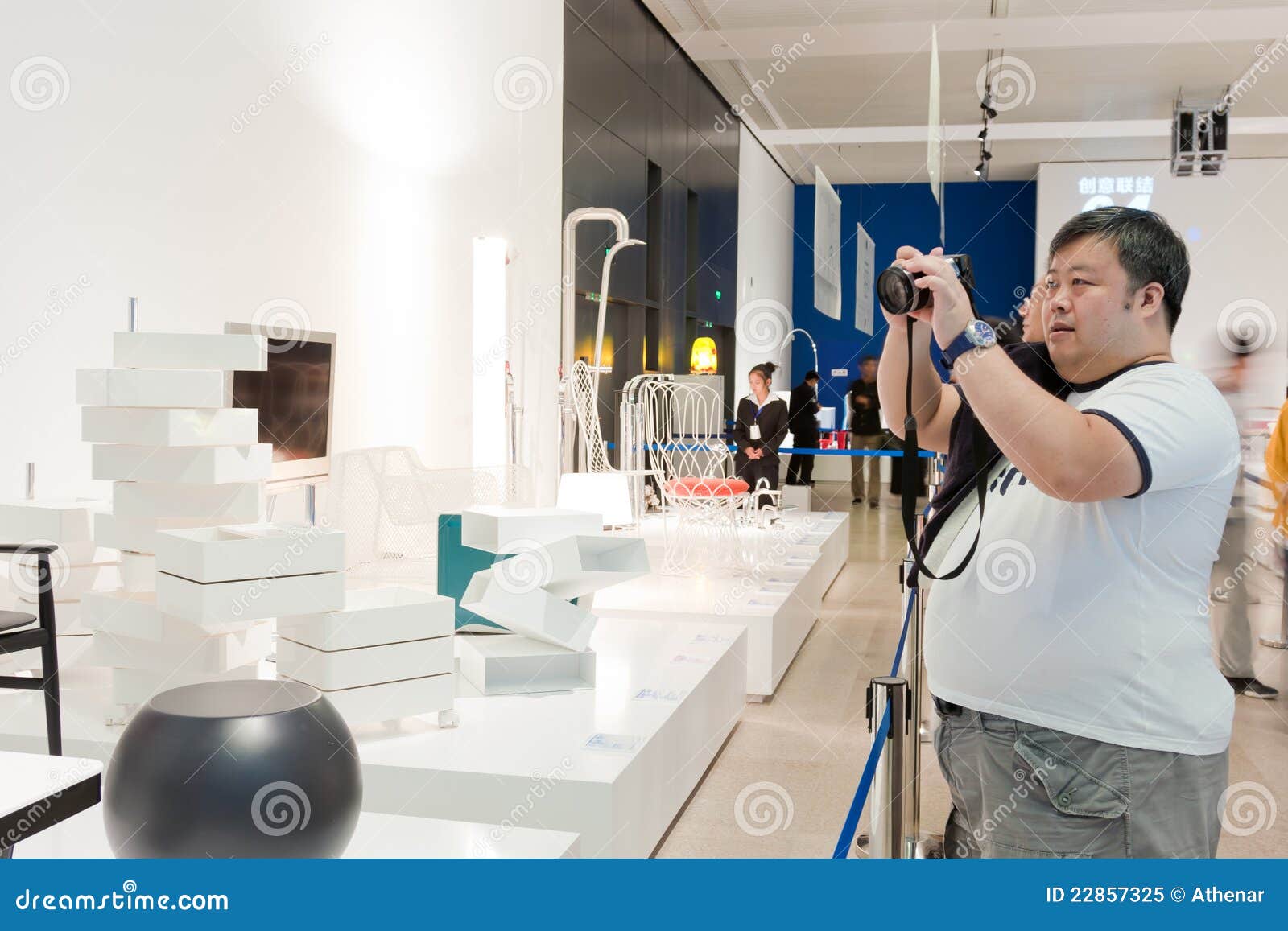People Visit the Exhibition Editorial Image - Image of show, idea: 22857325