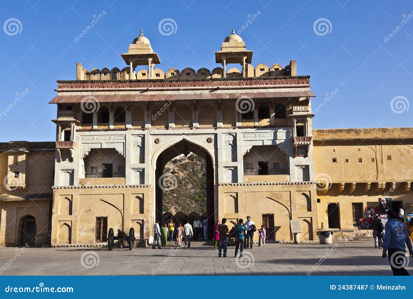 People Visit the Famous Amer Fort Editorial Photography - Image of ...