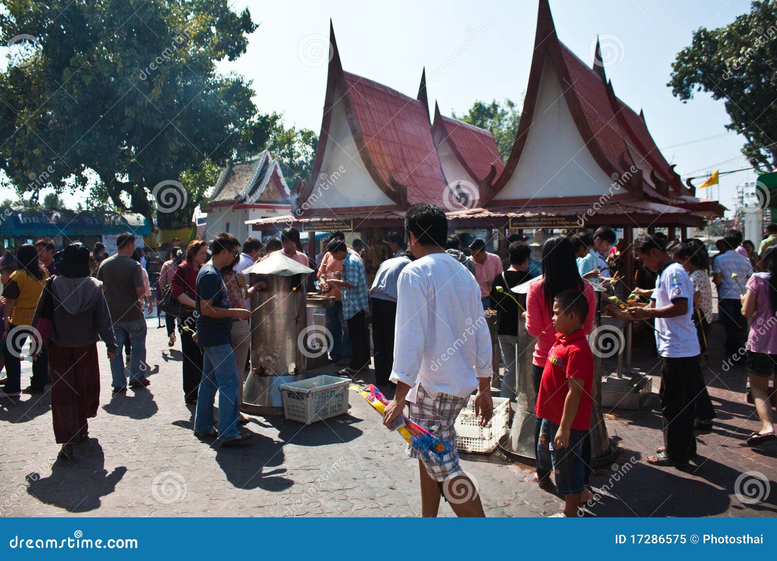 People visit to temple editorial image. Image of ancient - 17286575