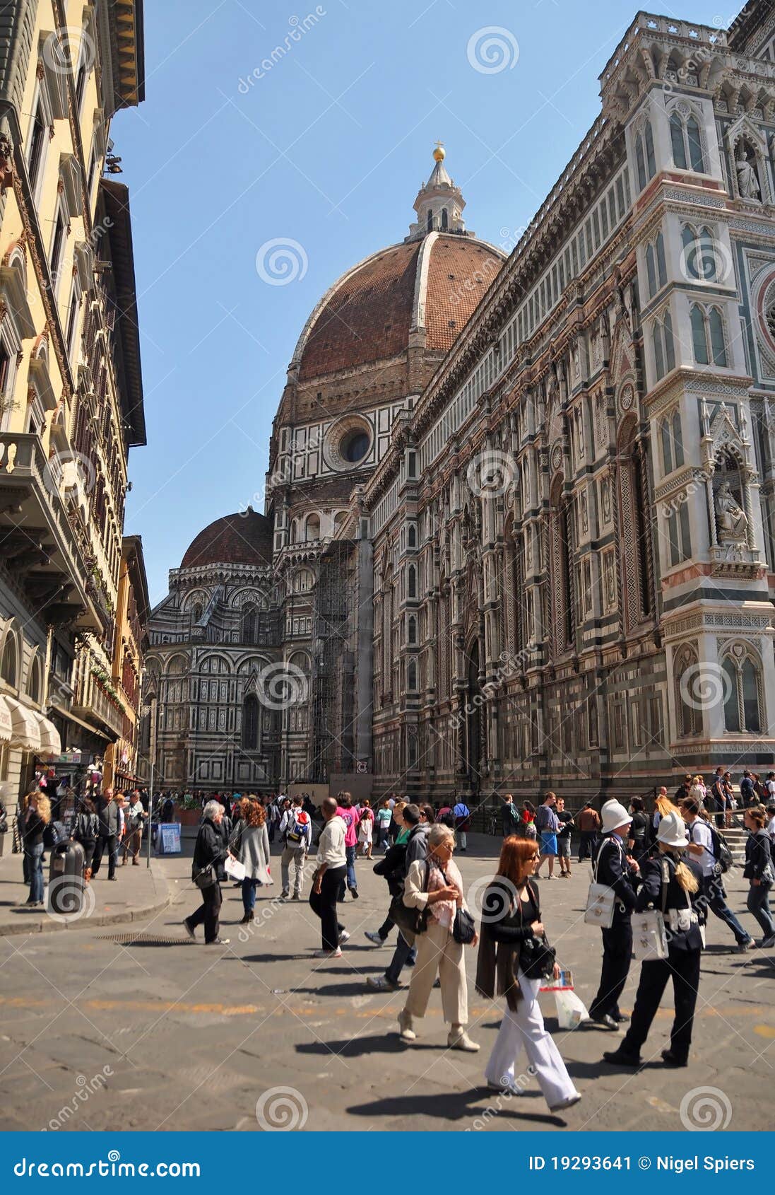 People Visiting the Duomo Florence, Italy, Duomo Editorial Photo ...