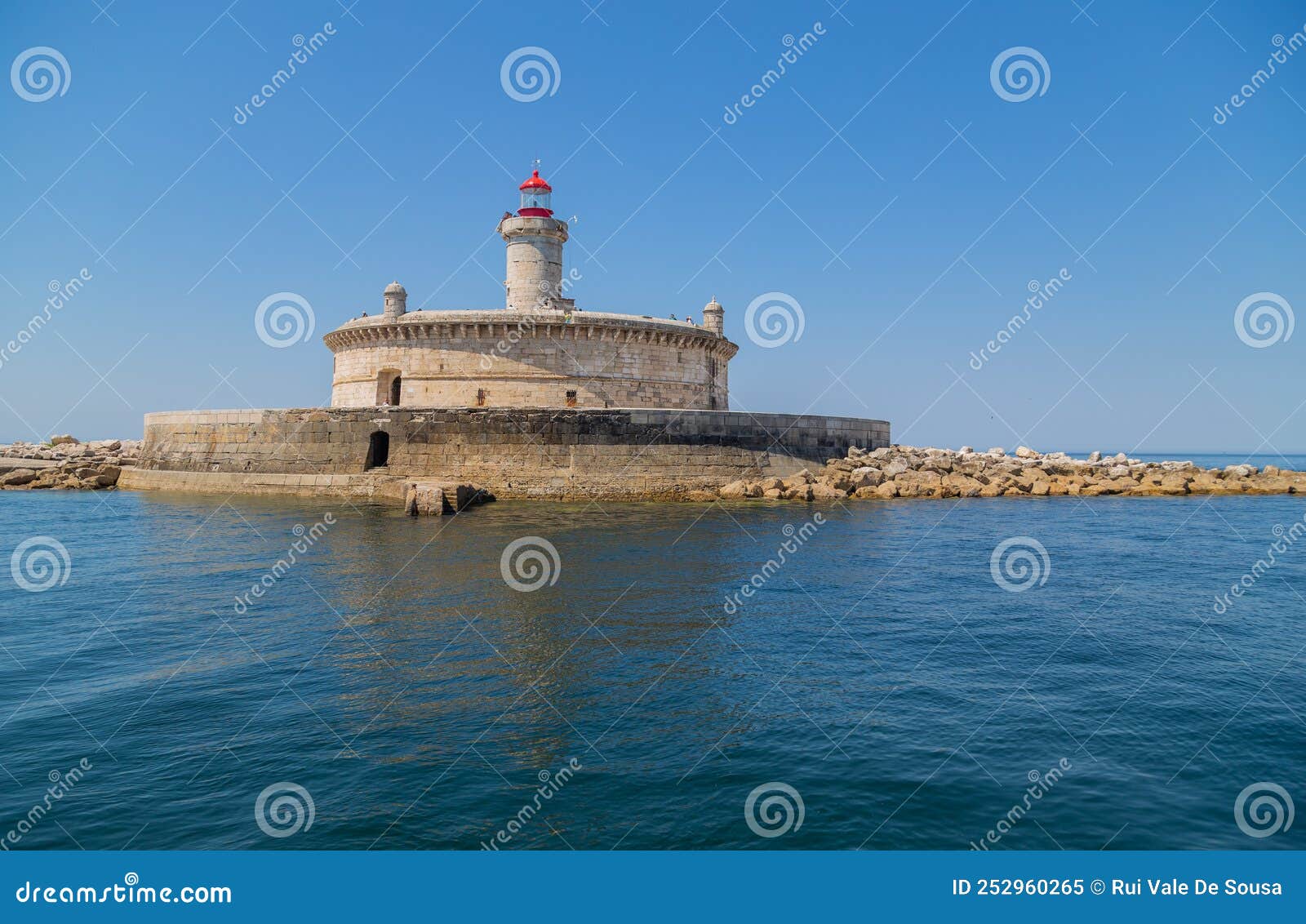 People Visiting the Old Bugio Lighthouse Editorial Image - Image of ...